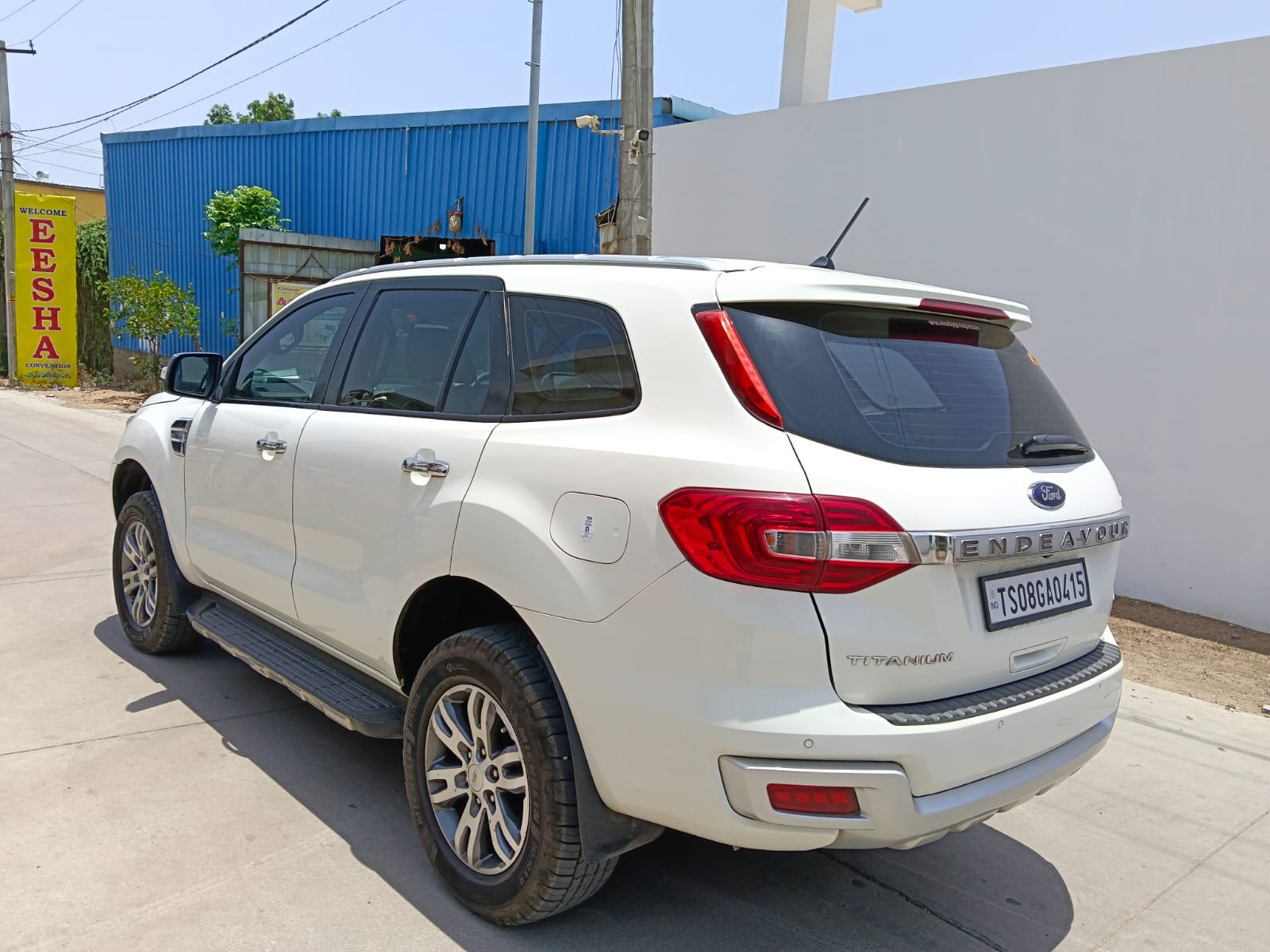Buy Used Ford Endeavour 3.2 Titanium AT 4X4 of 2018 model @ 22,50,000 ...