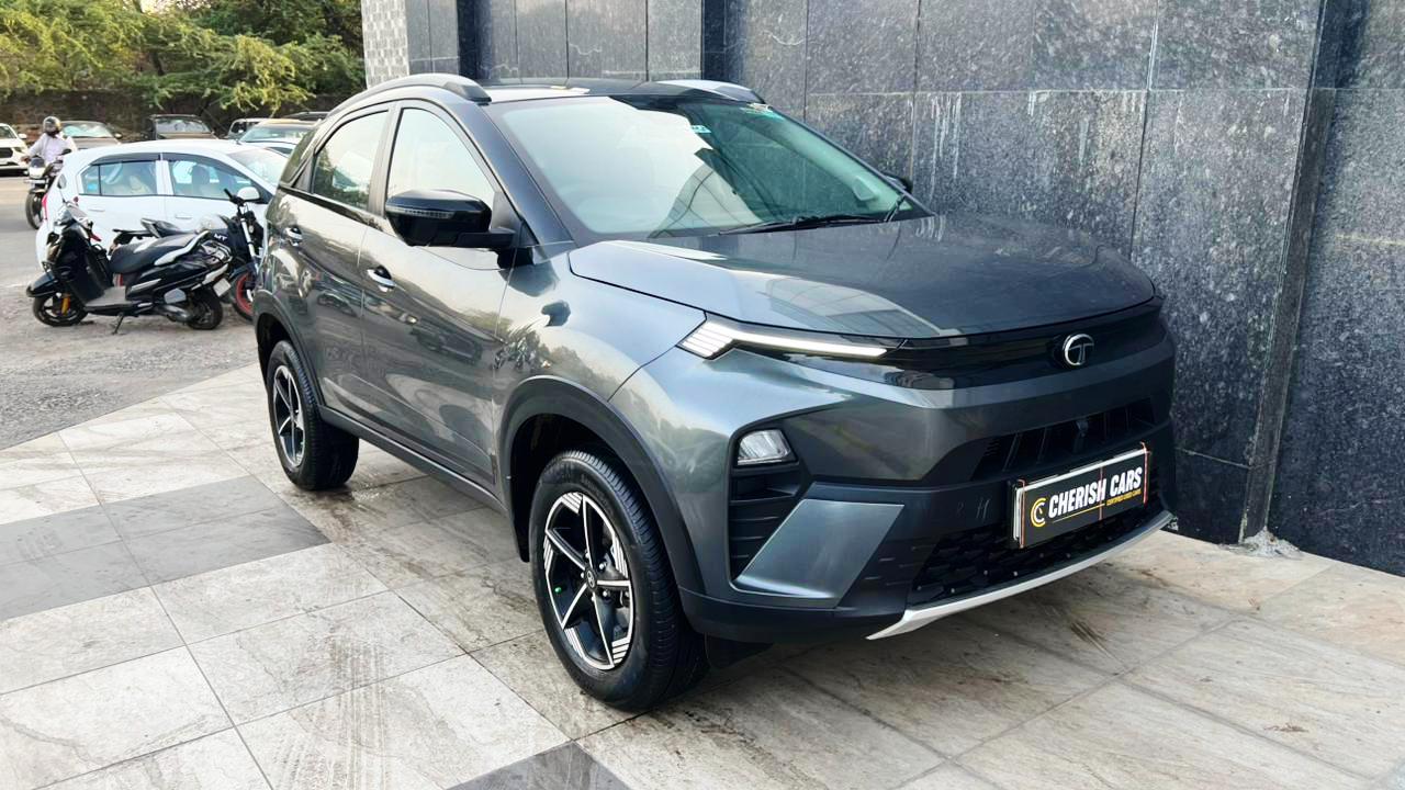 Buy Used Tata Nexon Creative AMT of 2025 model @ 9,88,000 INR in Delhi ...