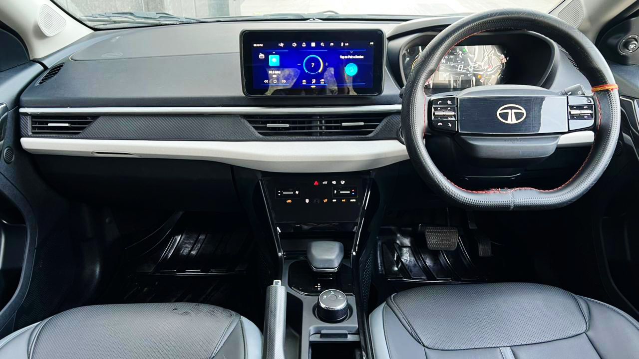 Buy Used Tata Nexon Creative AMT of 2025 model @ 9,88,000 INR in Delhi ...