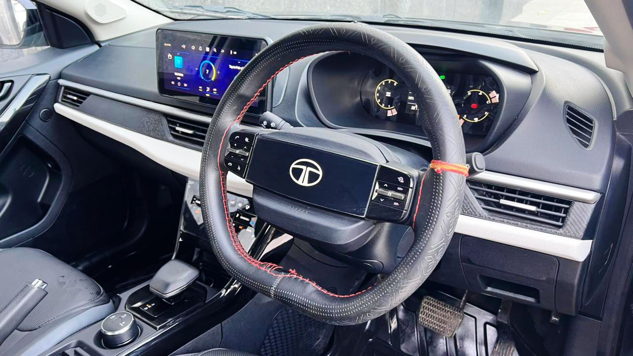 Buy Used Tata Nexon Creative AMT of 2025 model @ 9,88,000 INR in Delhi ...
