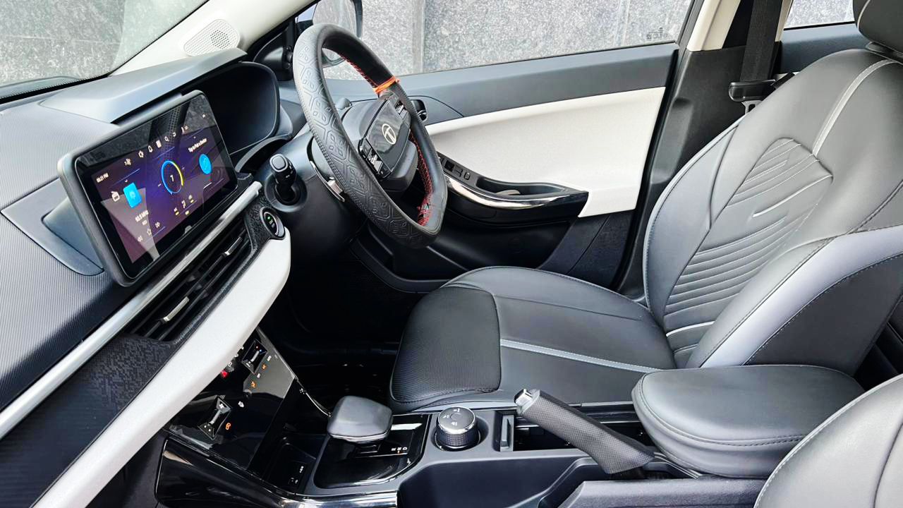Buy Used Tata Nexon Creative AMT of 2025 model @ 9,88,000 INR in Delhi ...