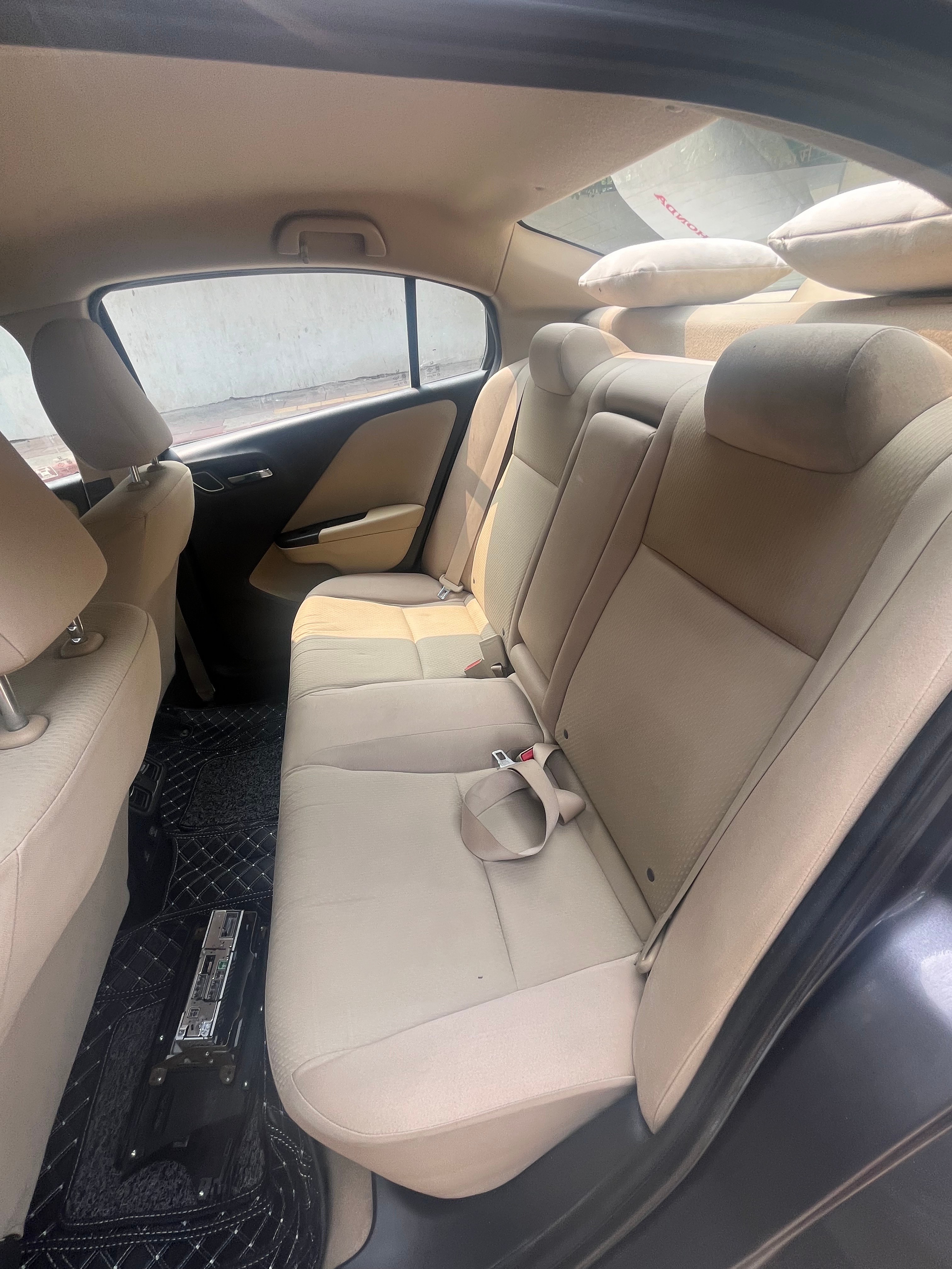 Buy Used Honda City i-VTEC V of 2018 model @ 5,95,000 INR in Delhi - 5070155 - ZigWheels.com