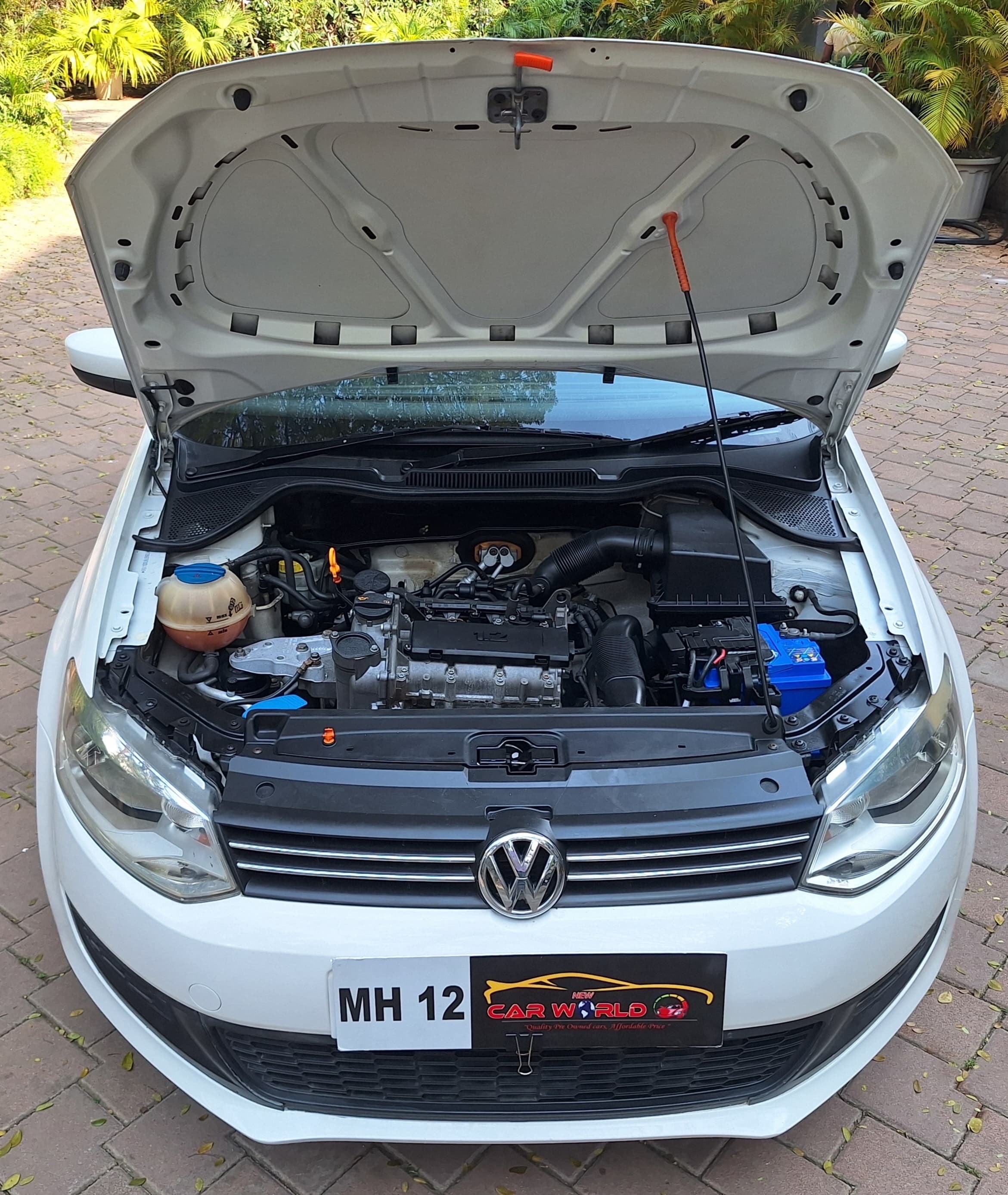 Buy Used Volkswagen Polo Petrol Trendline 1.2L of 2010 model @ 2,10,000 ...