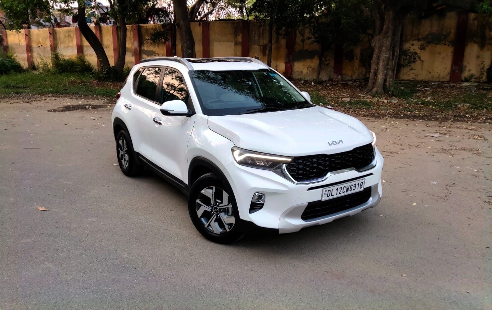 Buy Used Kia Sonet HTX Turbo DCT of 2023 model @ 9,25,000 INR in Delhi ...