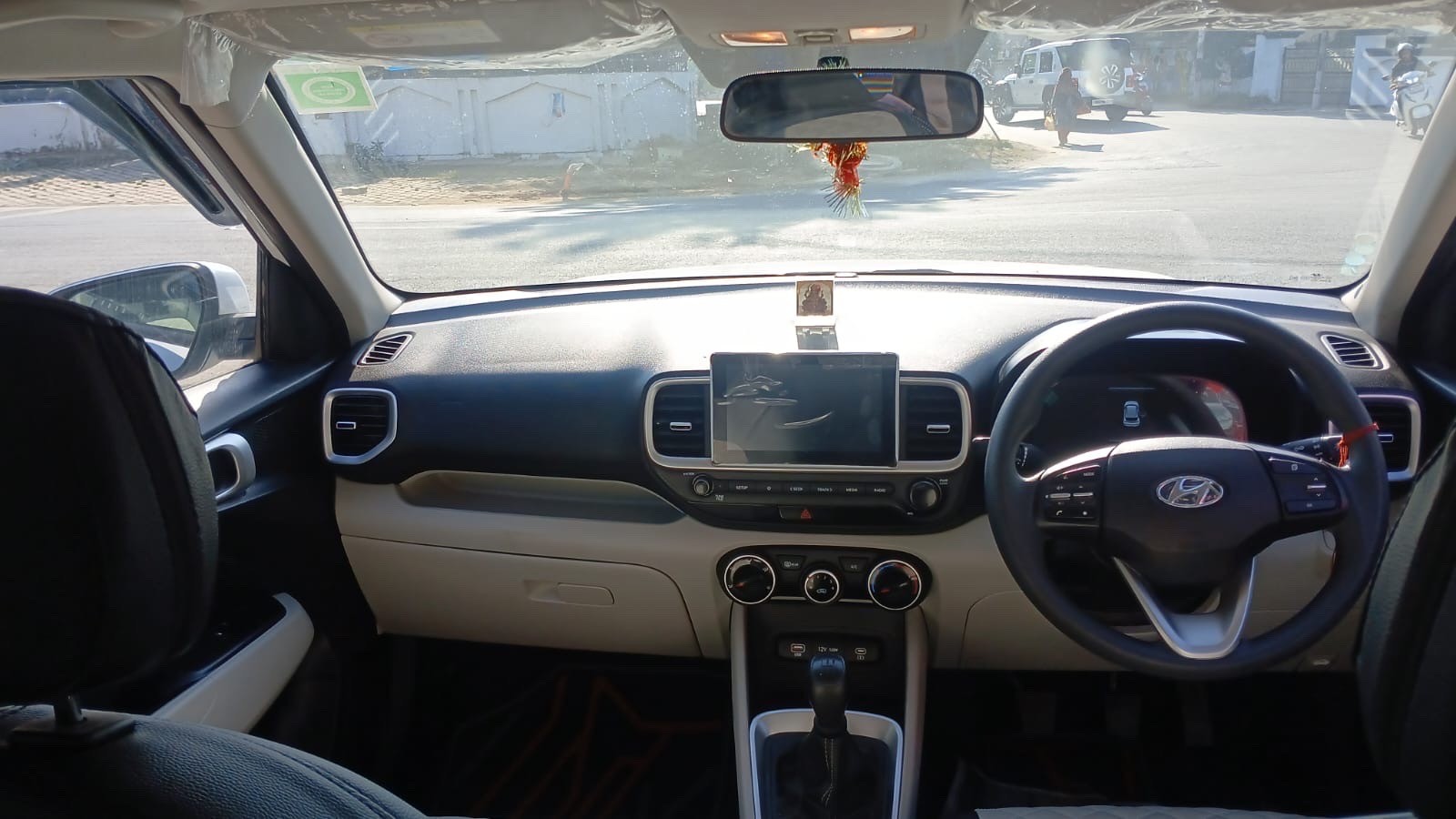 Buy Used Hyundai Venue S Opt of 2025 model @ 9,35,000 INR in Dehradun ...