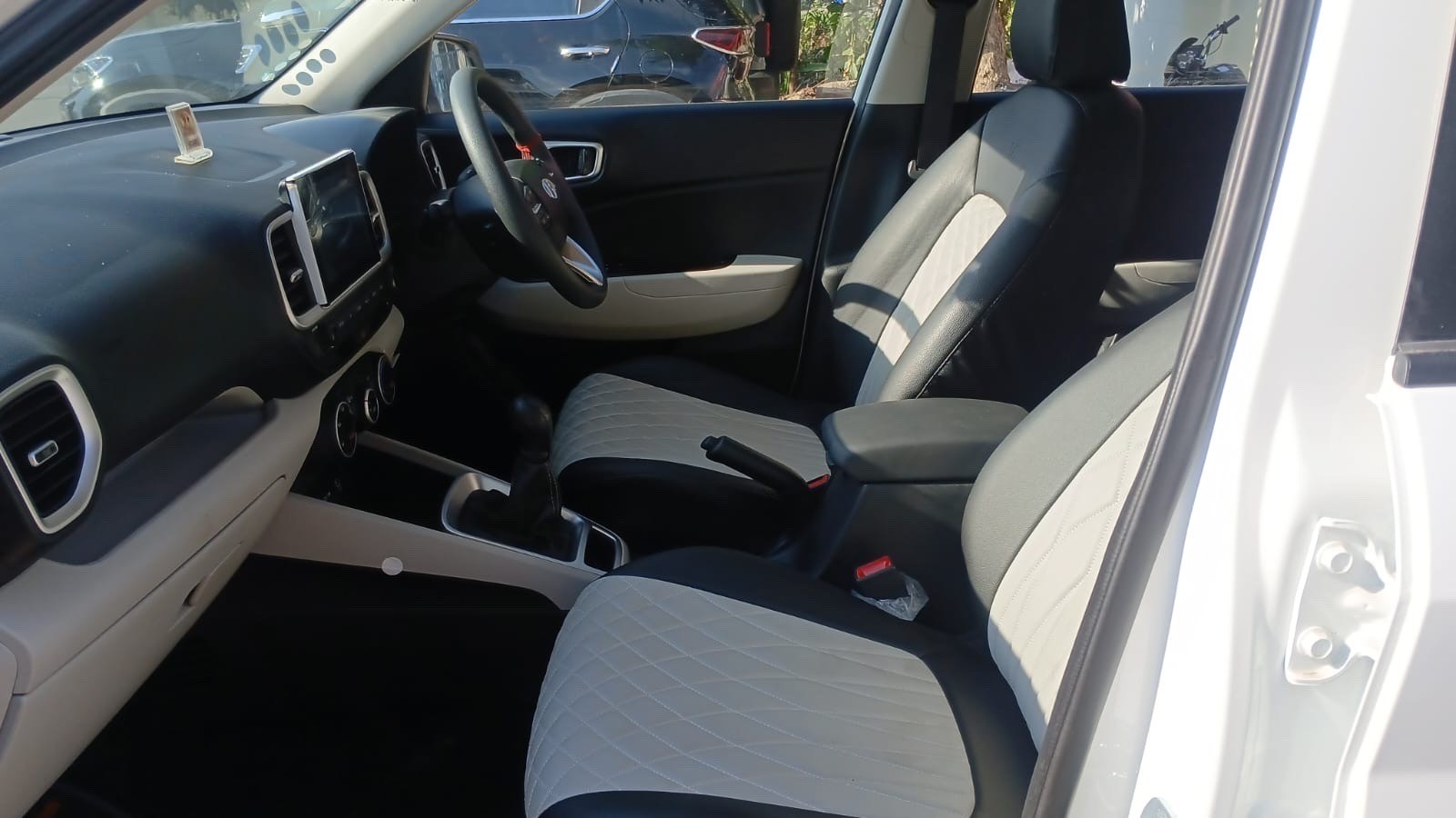 Buy Used Hyundai Venue S Opt of 2025 model @ 9,35,000 INR in Dehradun ...