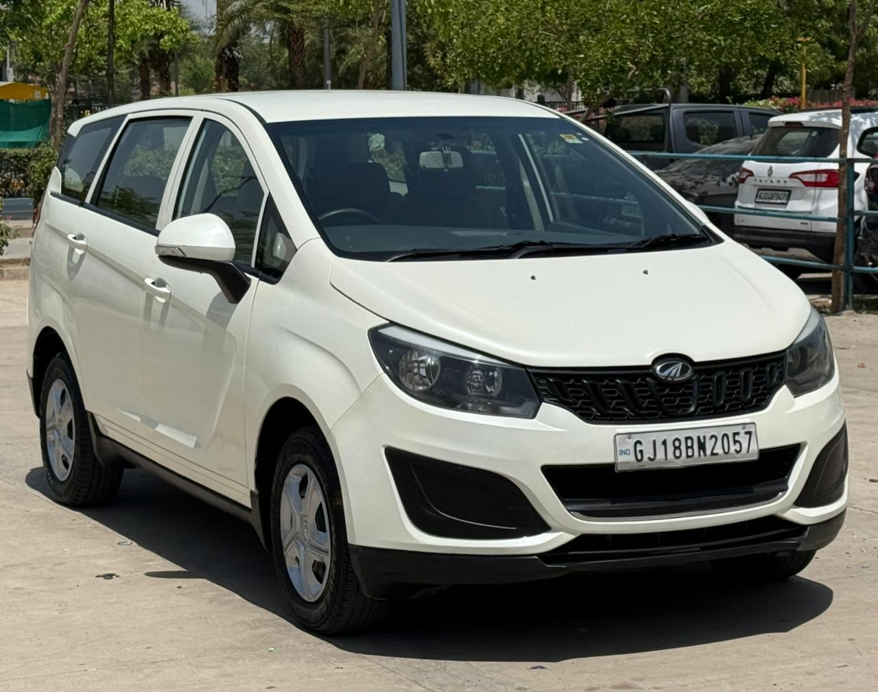 Buy Used Mahindra Marazzo M2 8Str BSVI of 2021 model @ 5,55,555 INR in ...