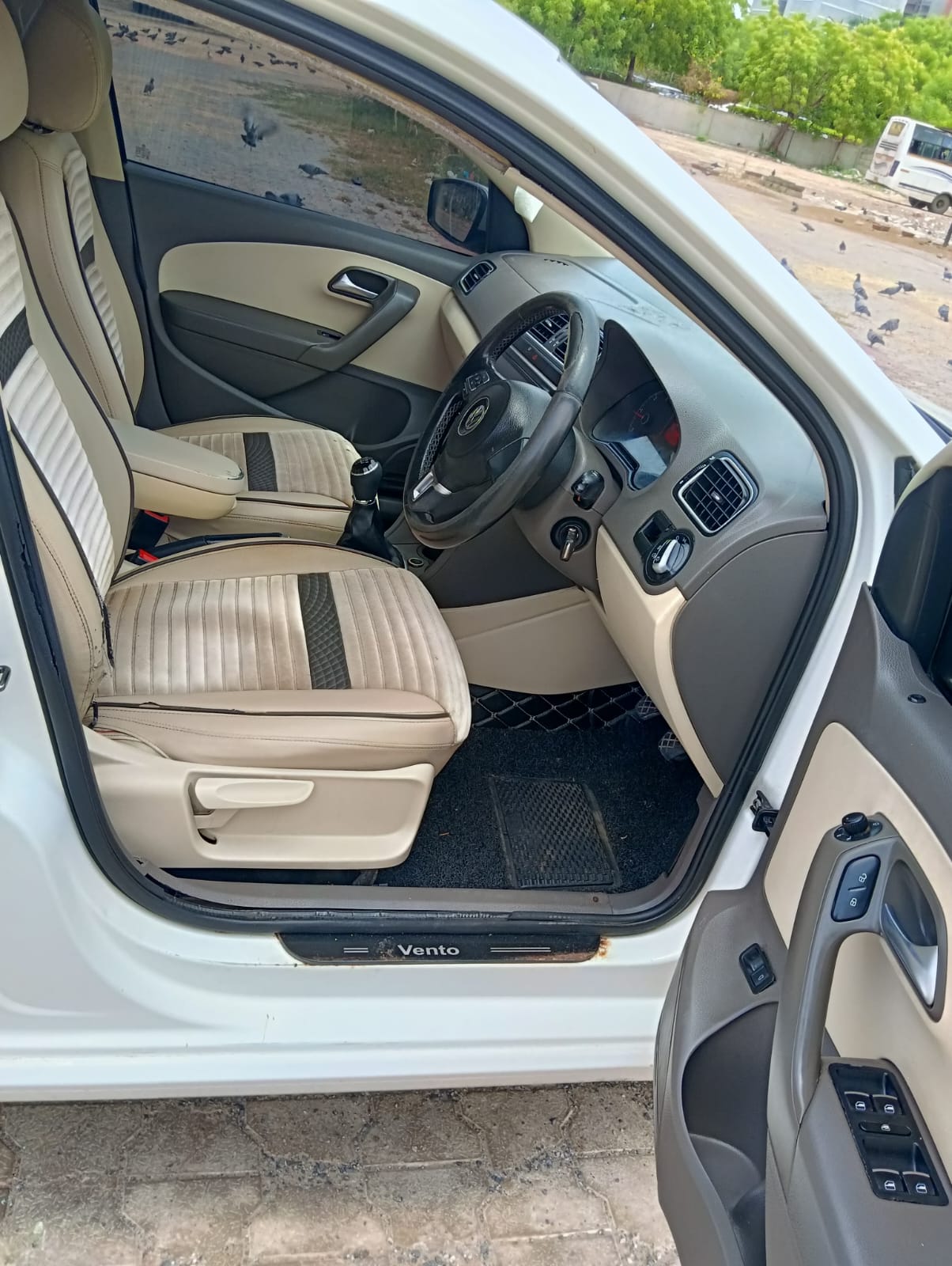 Buy Used Volkswagen Vento Diesel Highline of 2013 model @ 2,99,000 INR ...