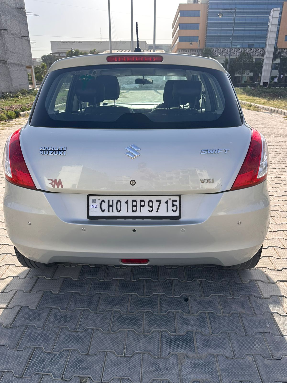 Buy Used Maruti Swift VXI Optional of 2017 model @ 4,90,000 INR in ...