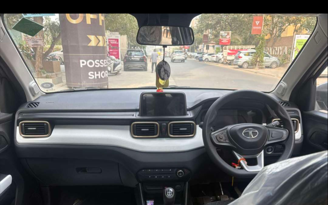 Buy Used Tata Punch Accomplished Dazzle S CNG of 2023 model @ 8,25,000 ...