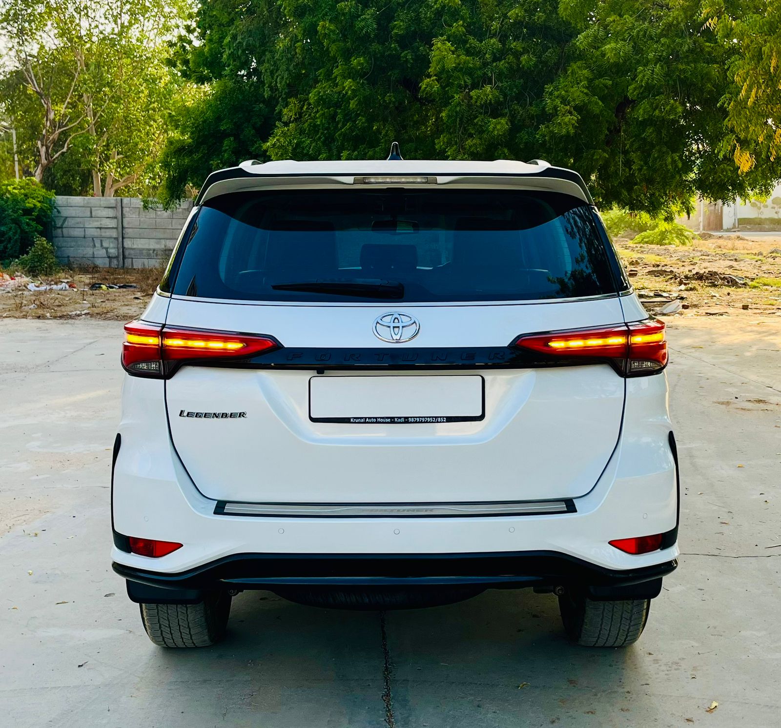 Buy Used Toyota Fortuner Legender 4x4 AT of 2024 model @ 42,50,000 INR ...