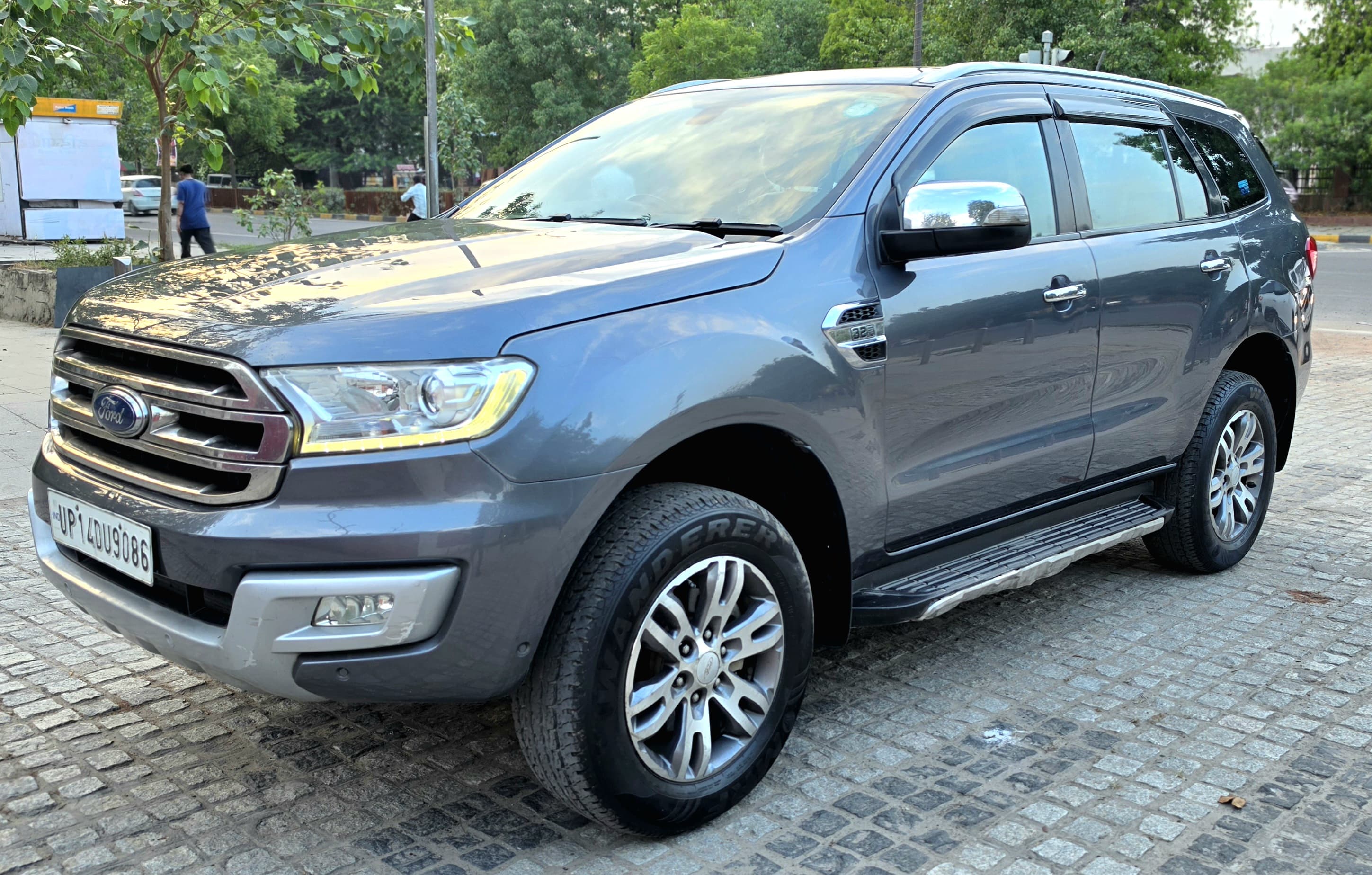 Buy Used Ford Endeavour 3.2 Titanium AT 4X4 of 2018 model @ 15,60,000 ...