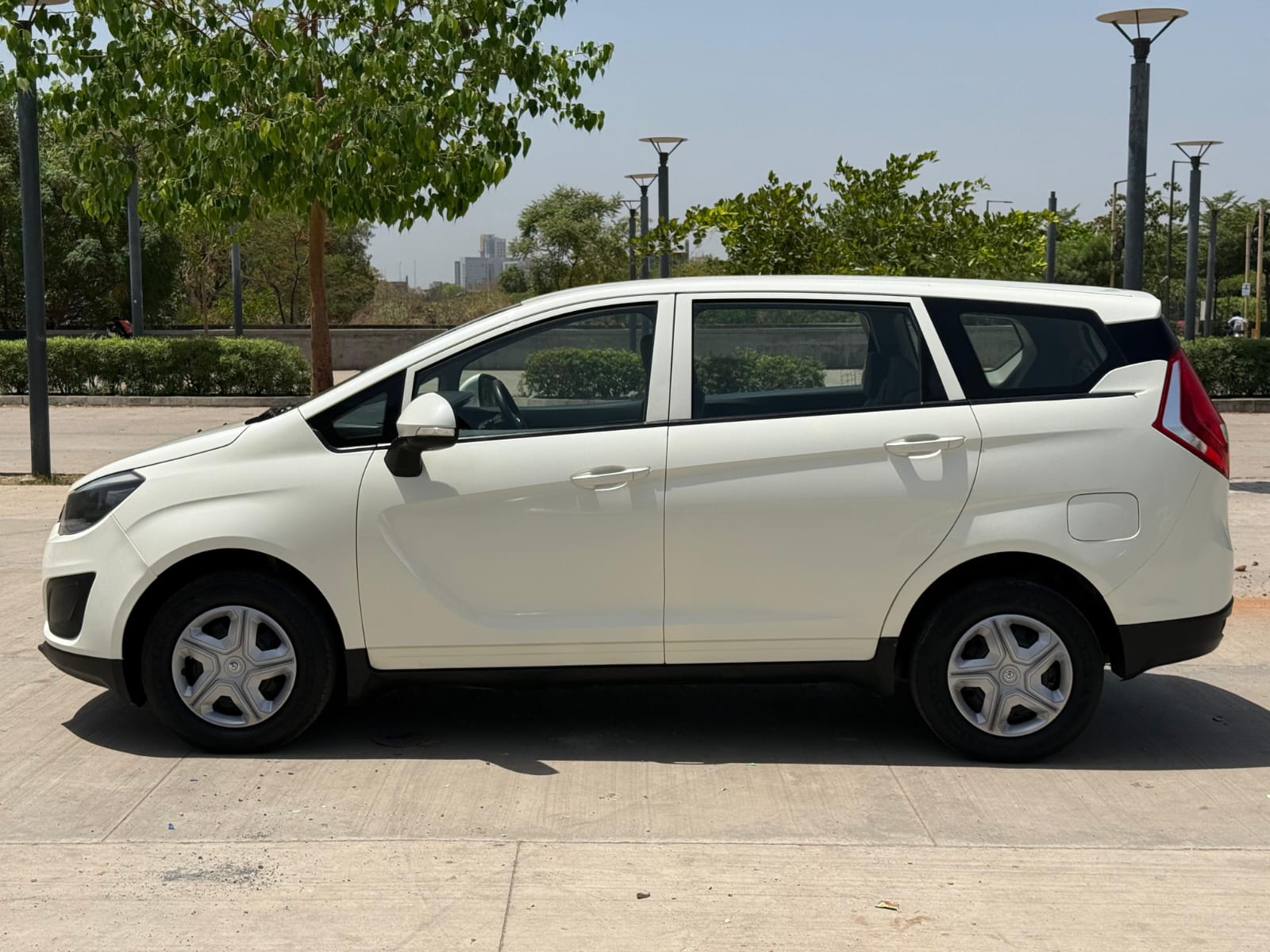 Buy Used Mahindra Marazzo M2 8Str BSVI of 2021 model @ 5,55,555 INR in ...