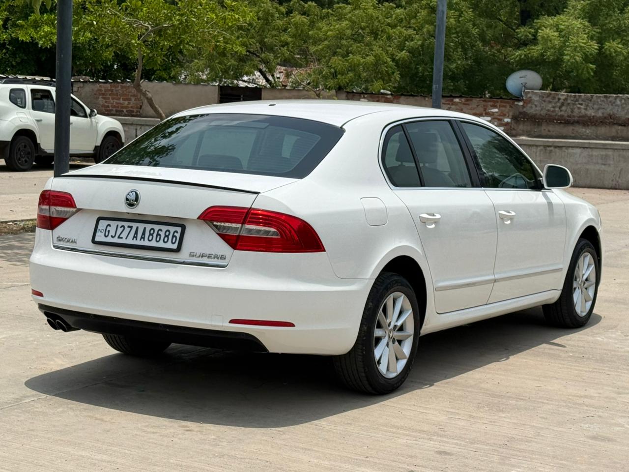 Buy Used Skoda Superb Elegance 1.8 TSI AT of 2014 model @ 5,35,000 INR ...
