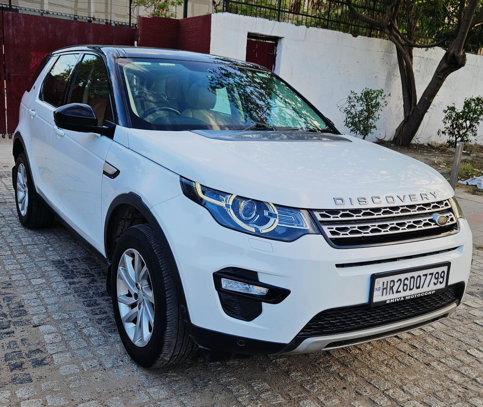 Buy Used Land Rover Discovery HSE 2.0 SD4 of 2020 model @ 2,65,000 INR ...
