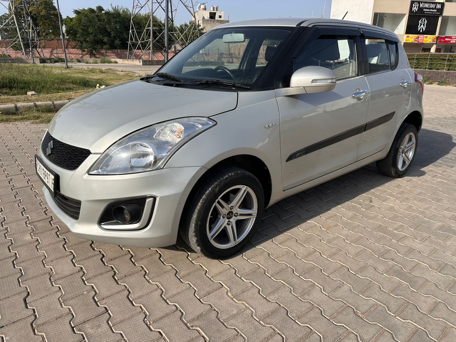 Buy Used Maruti Swift VXI Optional of 2017 model @ 4,90,000 INR in ...
