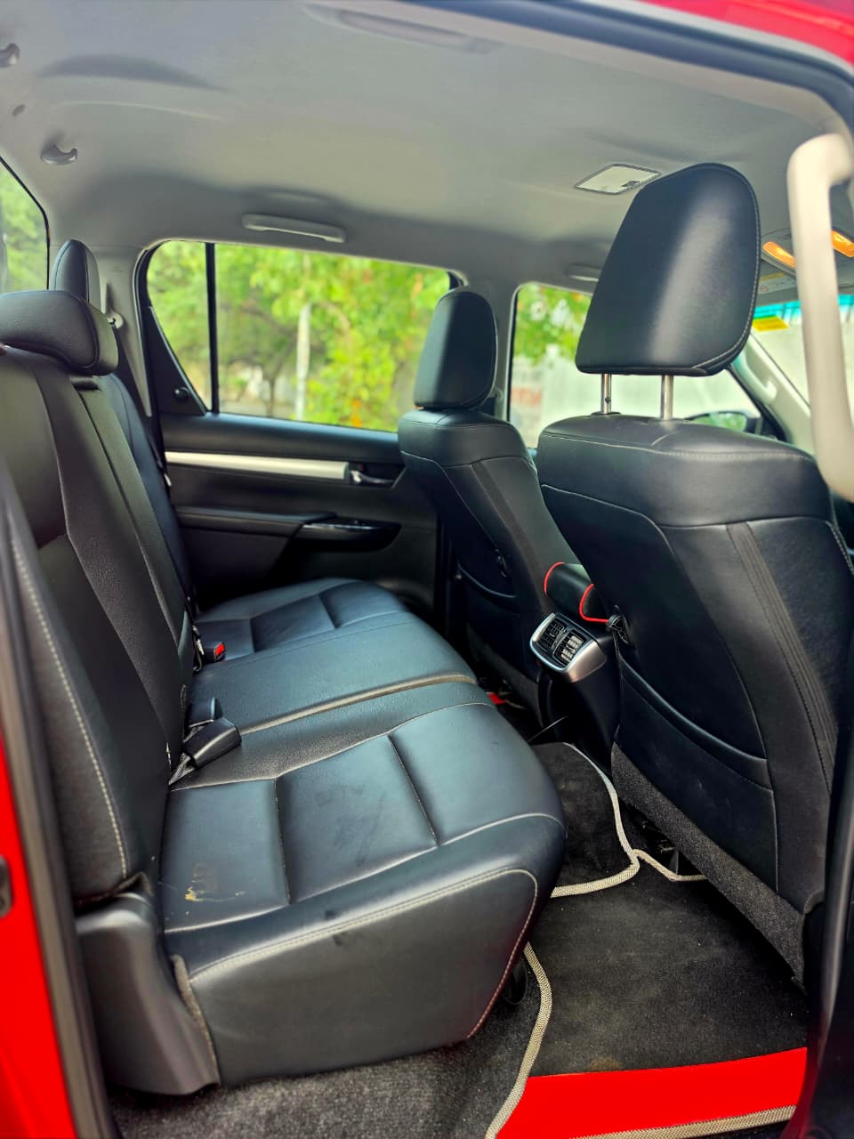 Buy Used Toyota Hilux High AT of 2023 model @ 28,75,000 INR in Delhi ...