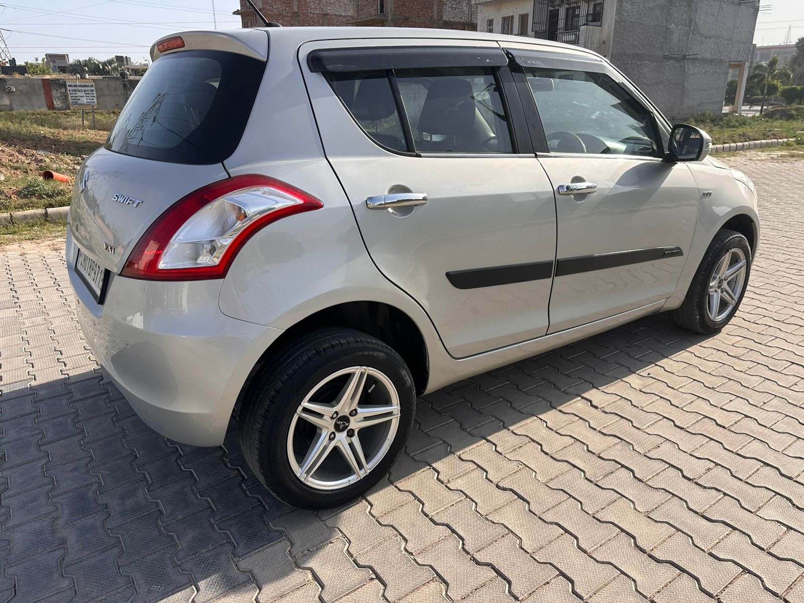 Buy Used Maruti Swift VXI Optional of 2017 model @ 4,90,000 INR in ...