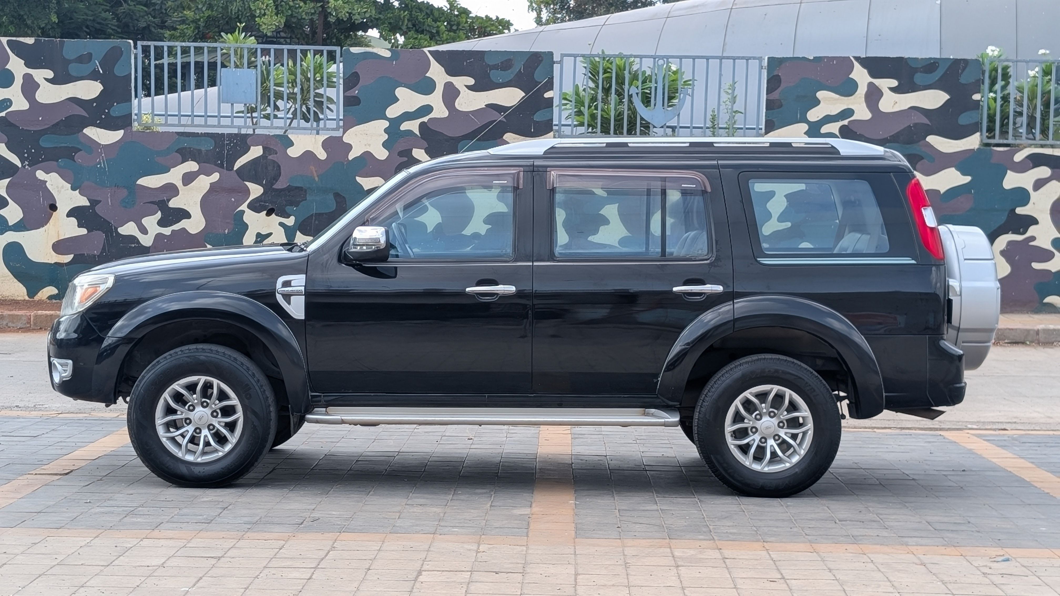 Buy Used Ford Endeavour 2.5L 4X2 MT of 2014 model @ 6,35,000 INR in ...