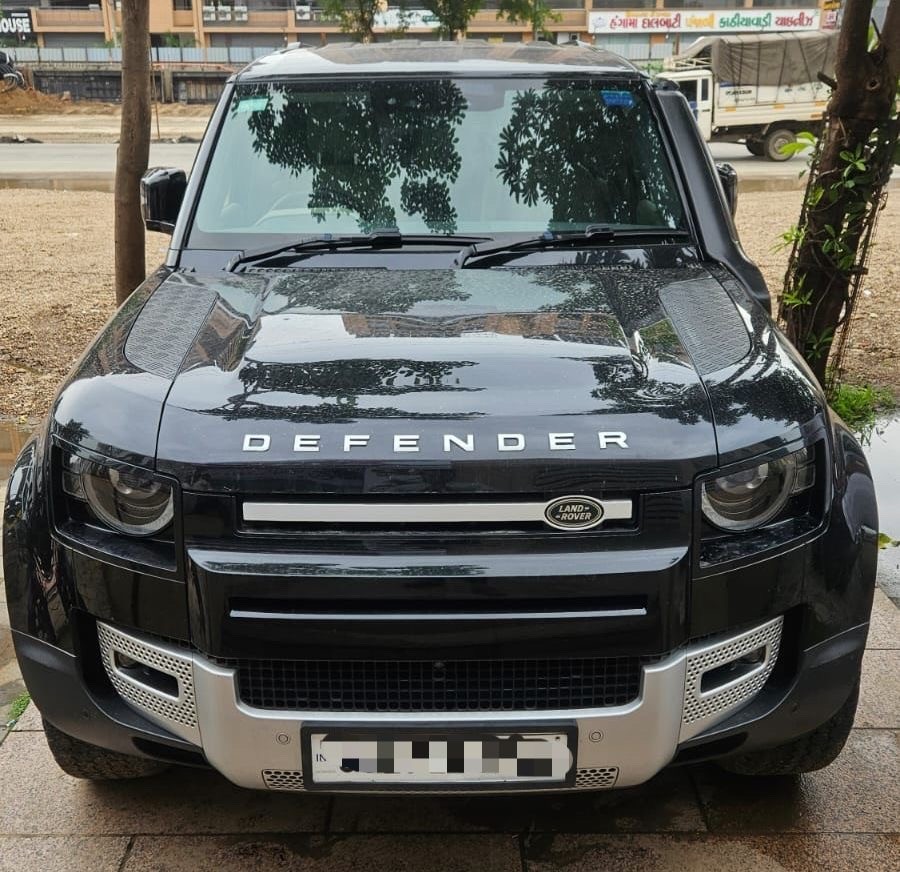Used Land Rover Defender 110 SE Car in New Delhi, 2023 Model - Find ...