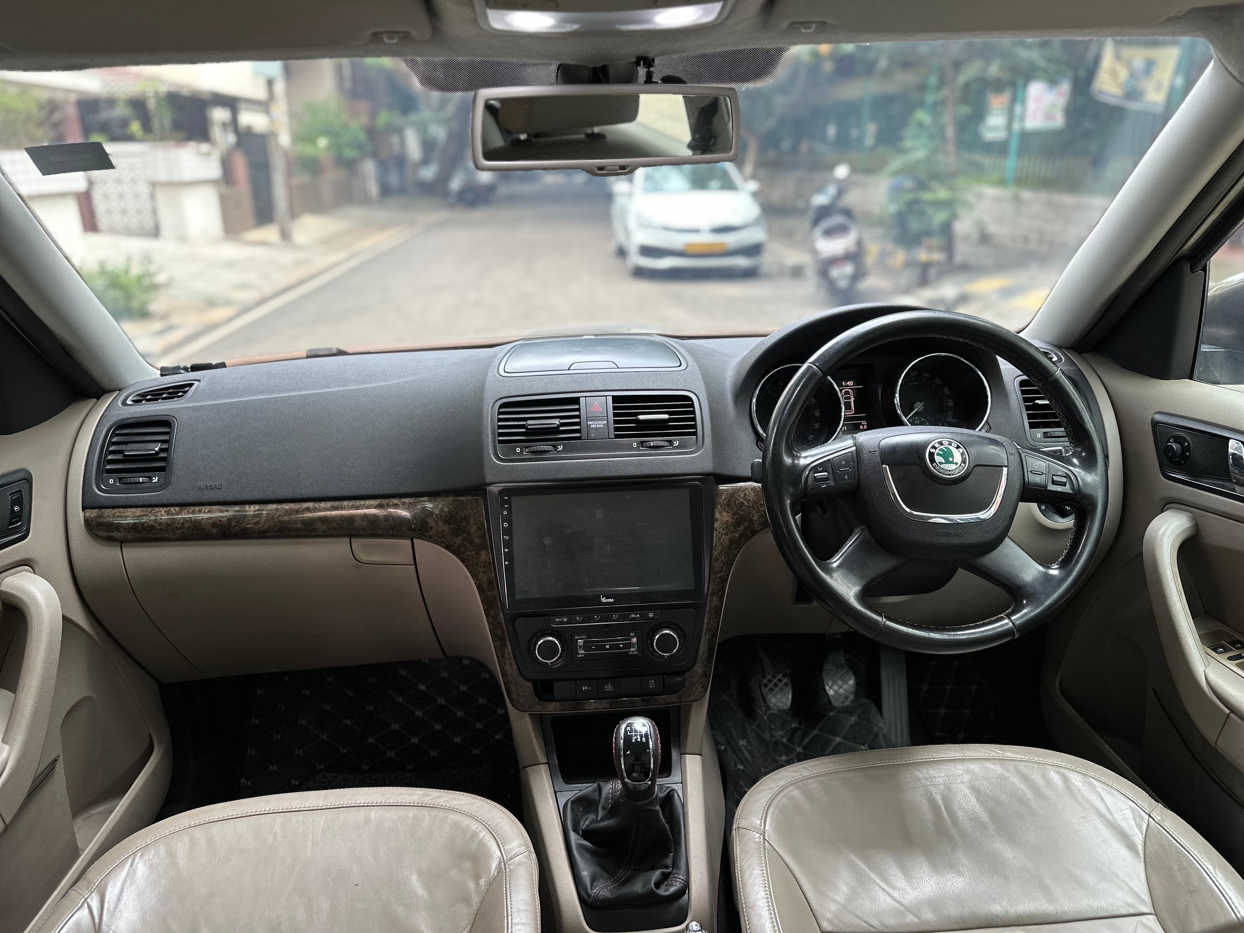Buy Used Skoda Yeti Ambiente of 2011 model @ 3,95,000 INR in Bangalore - 4782644 - ZigWheels.com