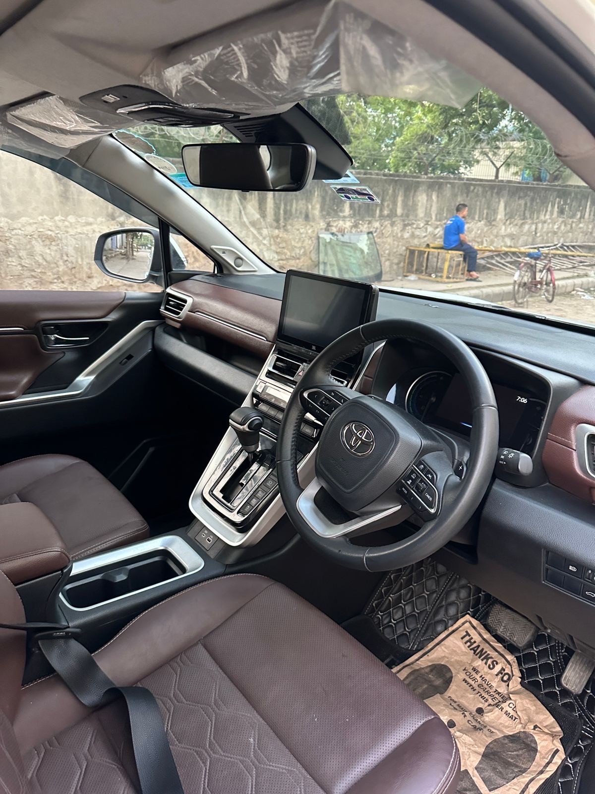 Buy Used Toyota Innova Hycross ZX Hybrid of 2023 model @ 27,50,000 INR ...