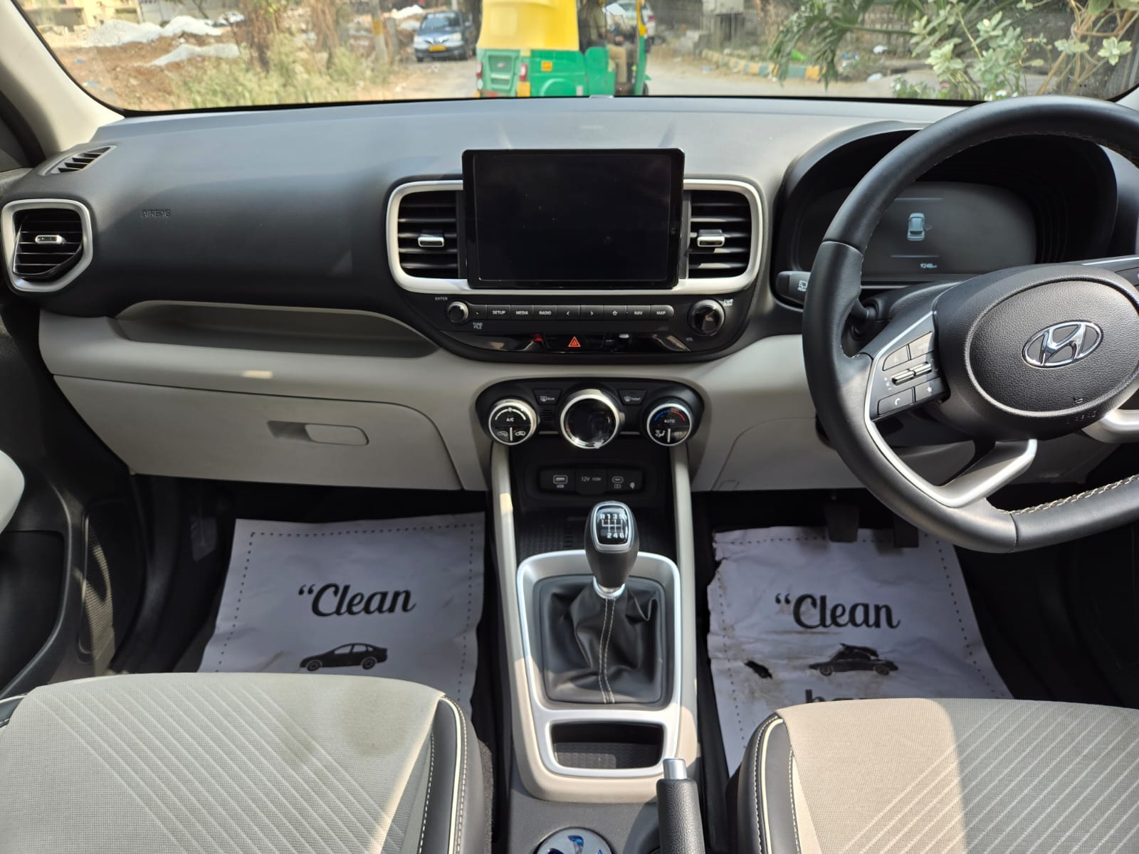 Buy Used Hyundai Venue SX Opt iMT of 2022 model @ 9,65,000 INR in ...