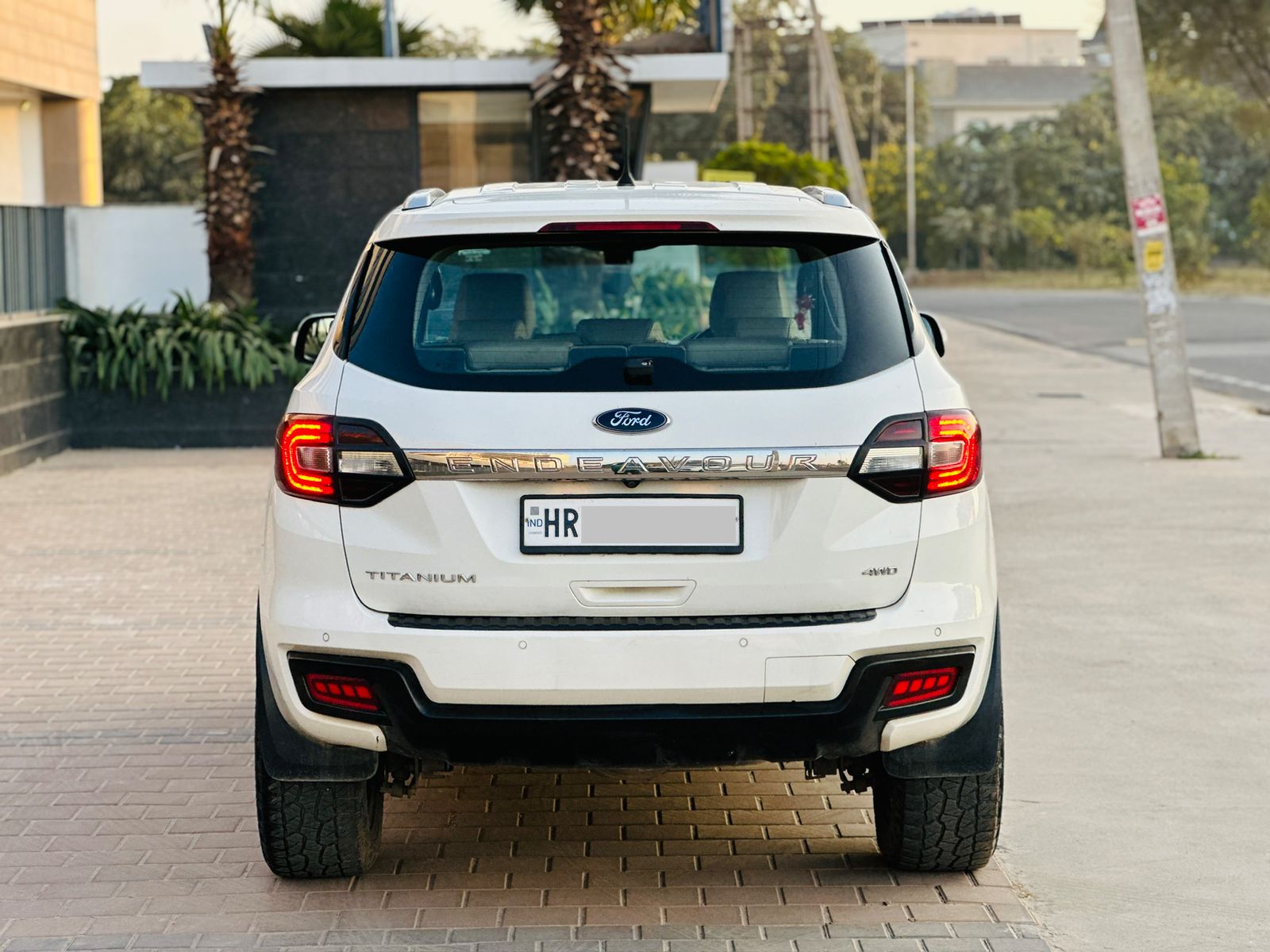 Buy Used Ford Endeavour 3.2 Titanium AT 4X4 of 2017 model @ 15,50,000 ...