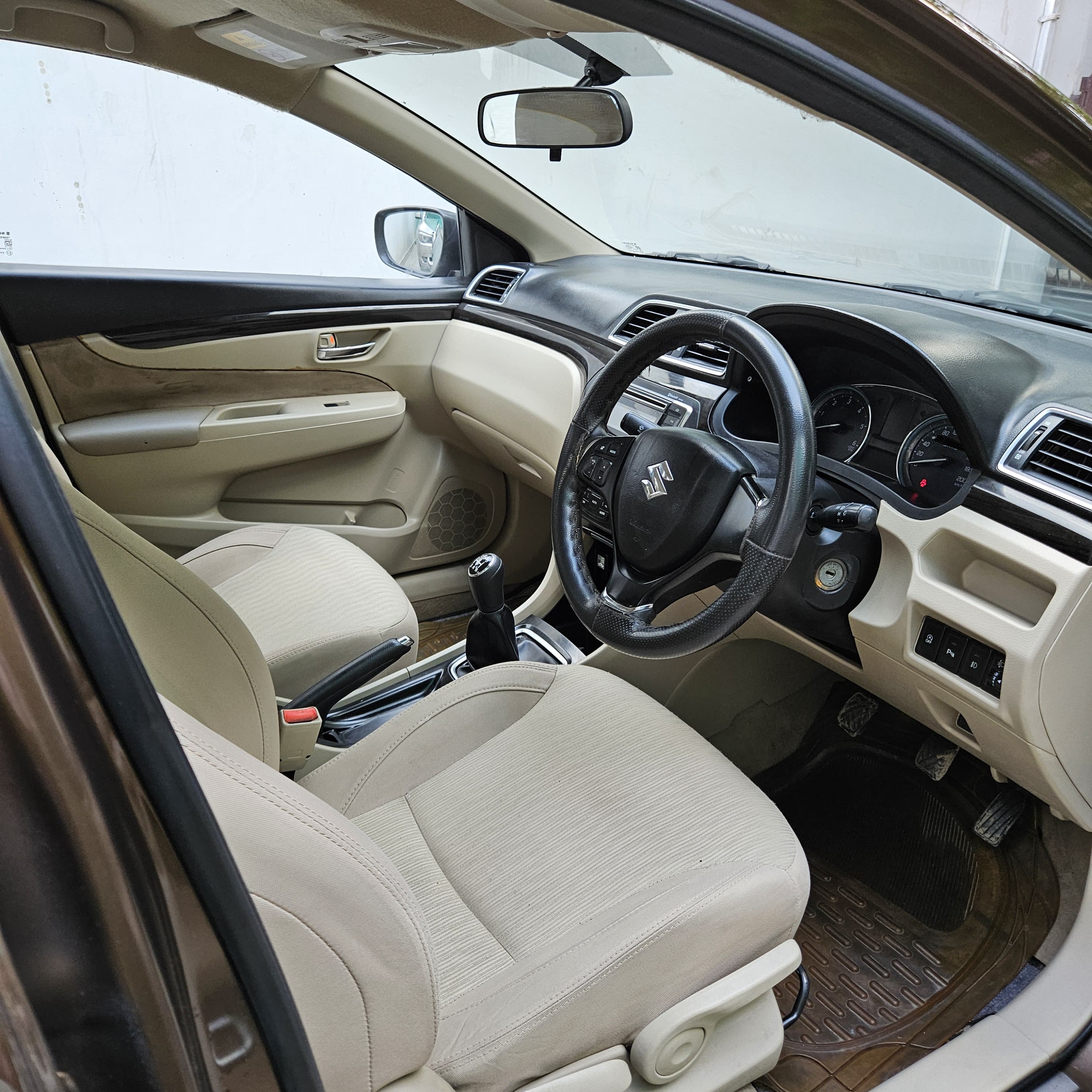Buy Used Maruti Ciaz VDi Plus SHVS of 2017 model @ 4,25,000 INR in ...