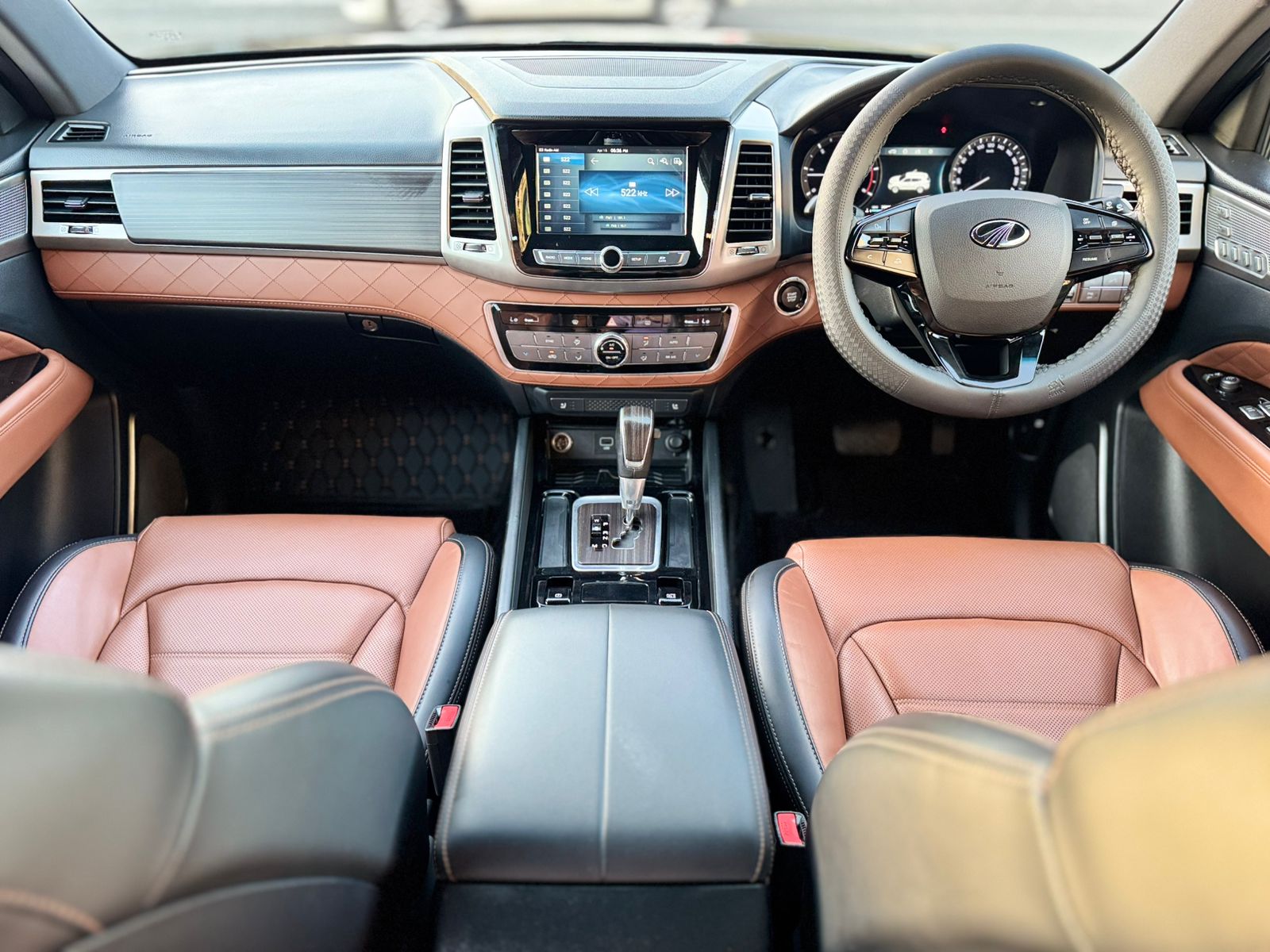 Buy Used Mahindra Alturas G4 4X2 AT High of 2022 model @ 24,00,000 INR ...
