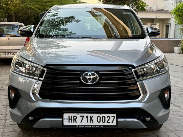 2022 Toyota Innova Crysta 2393 cc कार मोहाली में ₹24.95 Lakh में - CarDekho