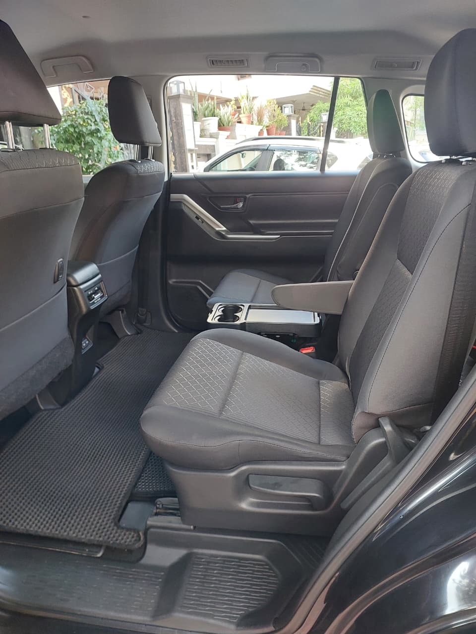 Buy Used Toyota Innova Hycross GX 7STR of 2024 model @ 21,25,000 INR in ...