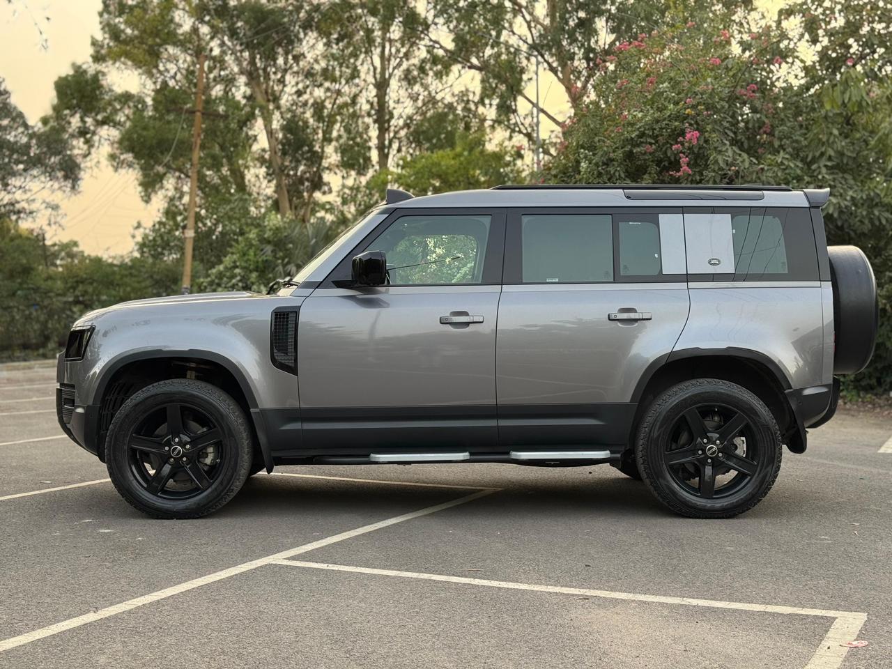 Buy Used Land Rover Defender 110 First Edition of 2021 model @ 85,00 ...
