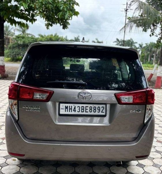 Buy Used Toyota Innova Crysta 2.4 VX MT BSIV of 2017 model @ 16,65,000 ...