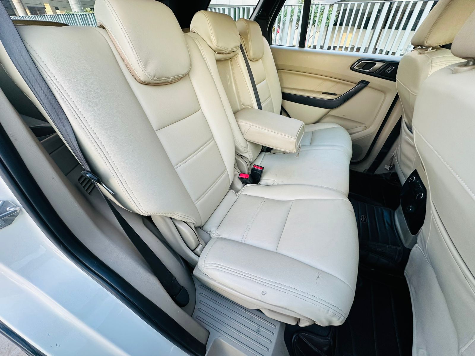 Buy Used Ford Endeavour 3.2 Titanium AT 4X4 of 2017 model @ 15,50,000 ...