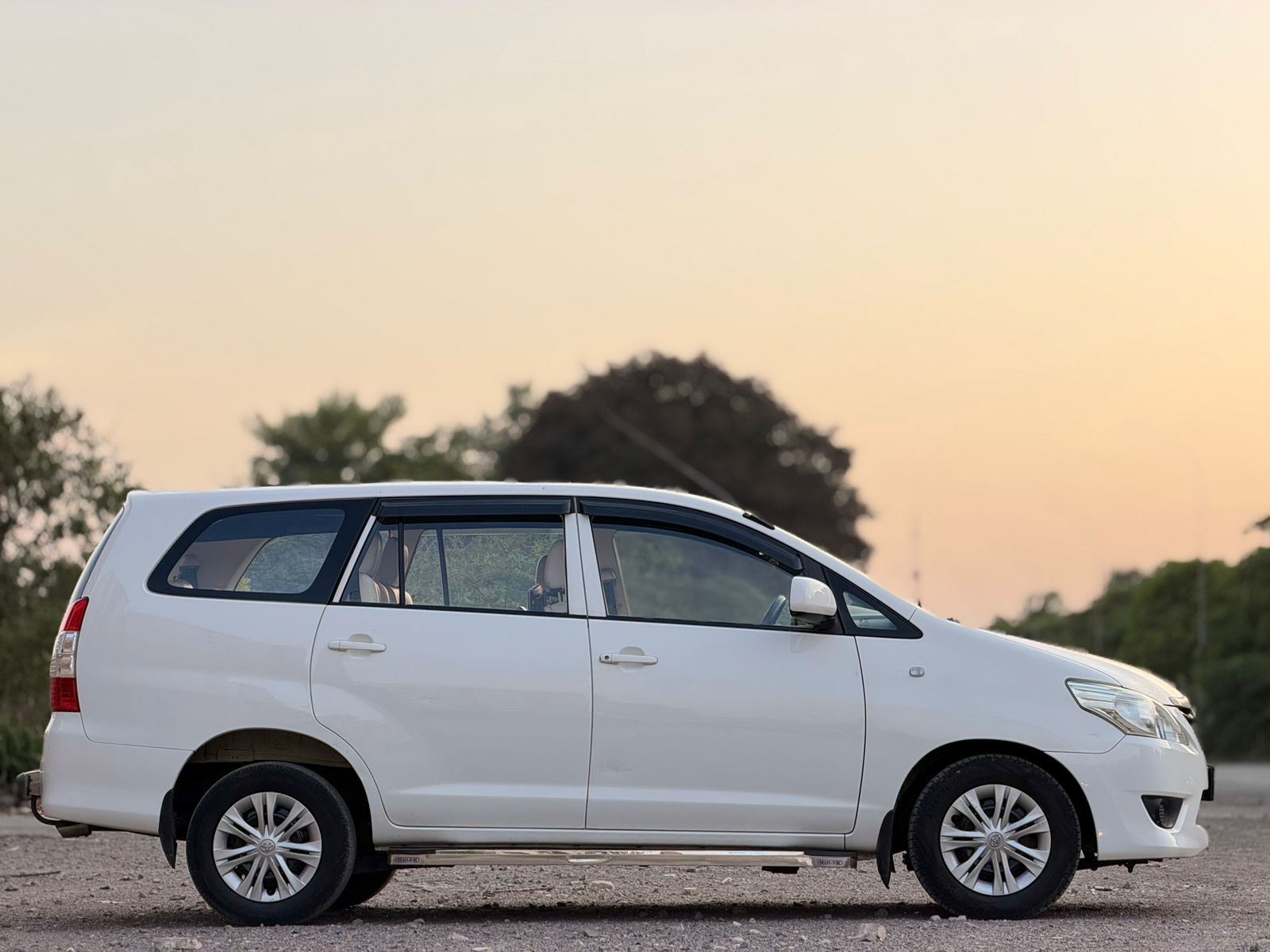 Buy Used Toyota Innova 2.5 G Diesel 7 Seater BS IV of 2015 model @ 12 ...