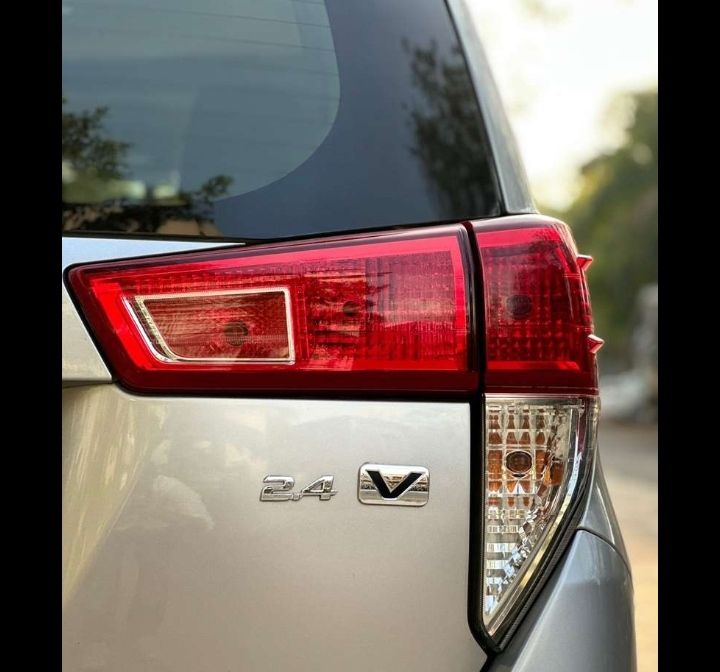 Buy Used Toyota Innova Crysta 2.4 GX MT BSIV of 2019 model @ 18,40,000 ...
