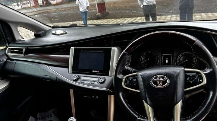 Buy Used Toyota Innova Crysta 2.4 VX MT BSIV of 2017 model @ 16,65,000 ...