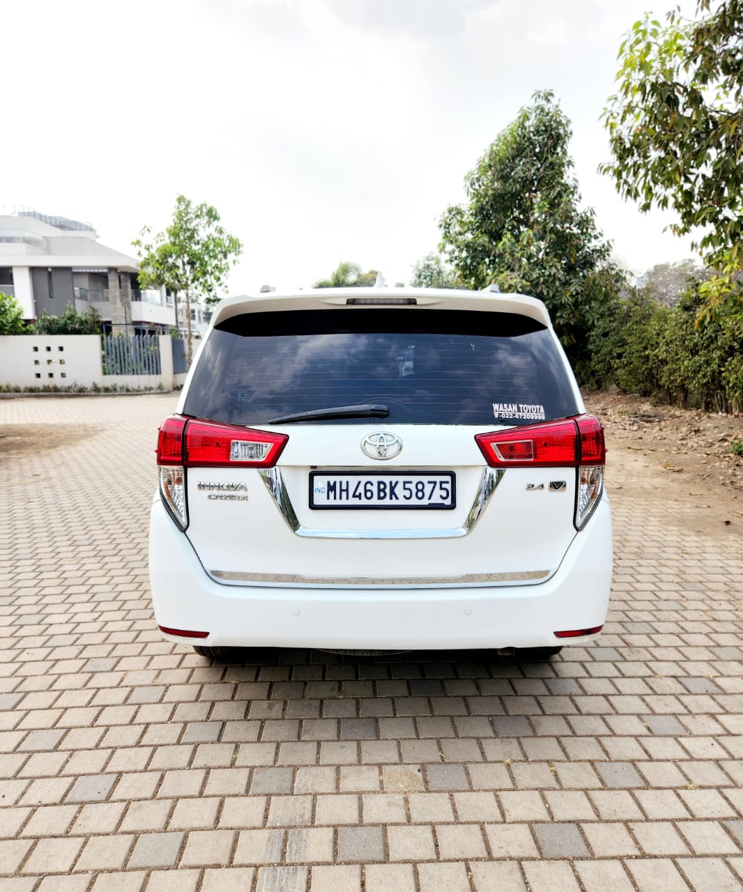 Buy Used Toyota Innova Crysta 2.4 VX MT BSIV of 2019 model @ 18,90,000 ...
