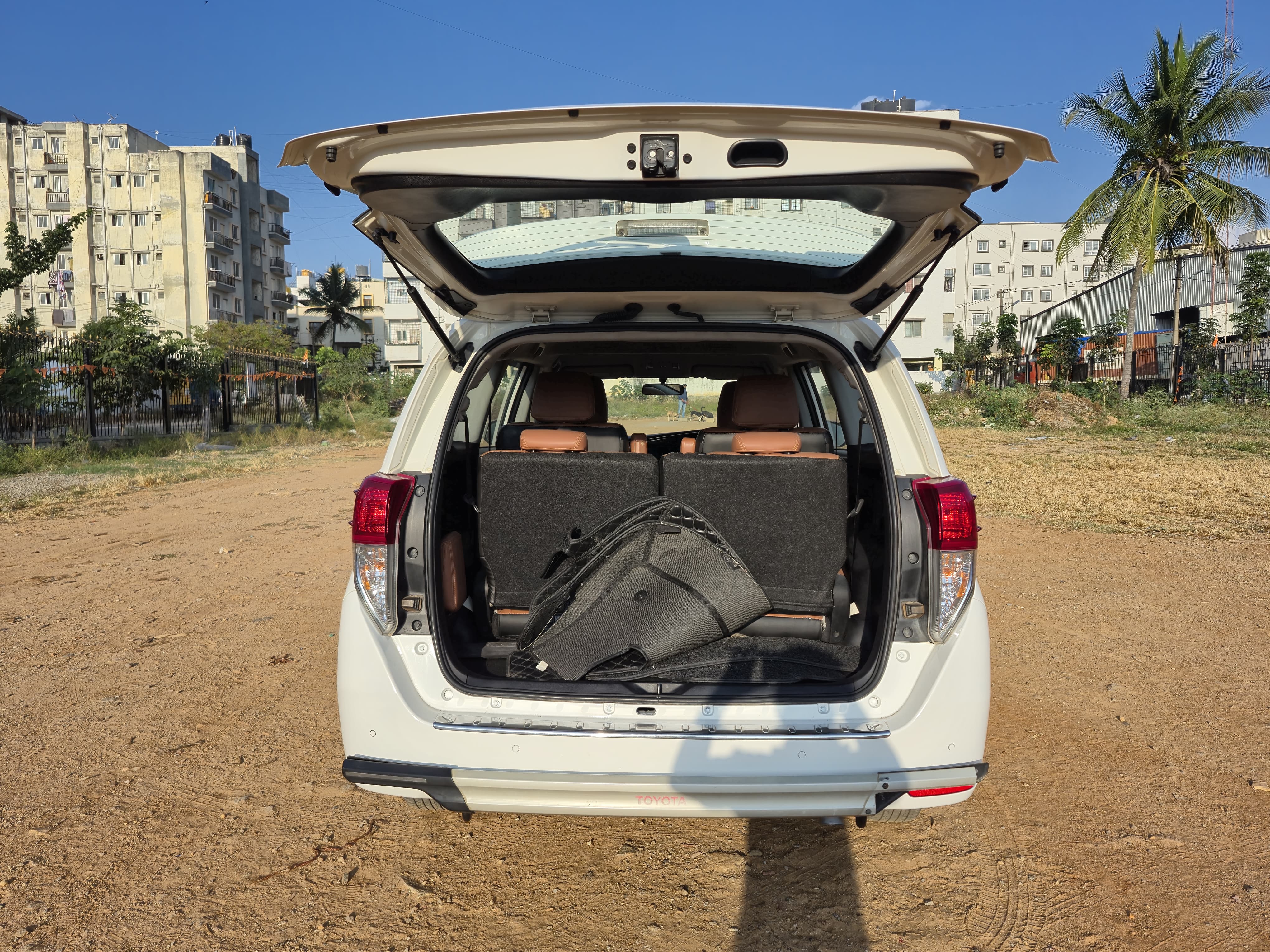 Buy Used Toyota Innova Crysta 2.4 G MT of 2020 model @ 18,75,000 INR in Bangalore - 4944426 ...