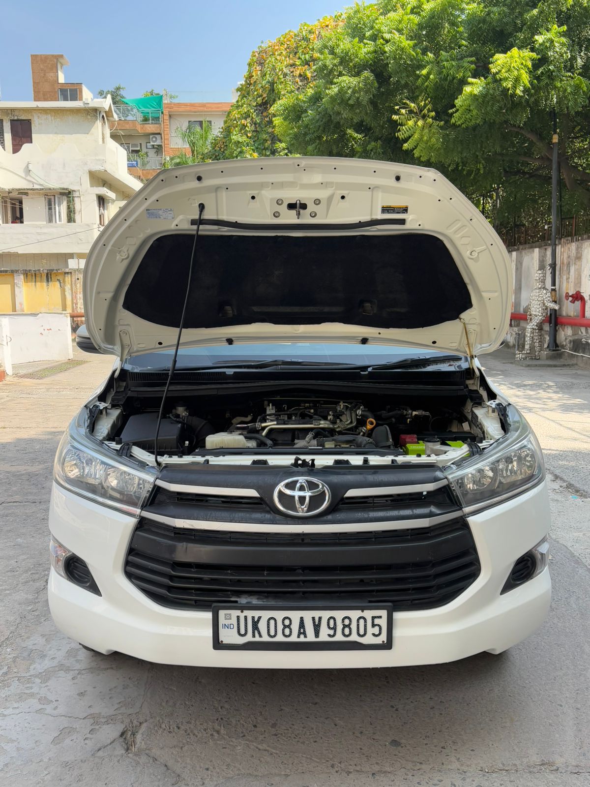 Buy Used Toyota Innova Crysta 2.4 G Plus MT BSIV of 2019 model @ 12 ...