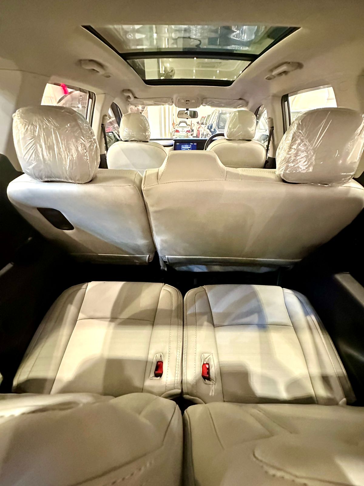 Buy Used Mahindra XUV700 AX5 7 Str Diesel AT of 2023 model @ 18,75,000 ...