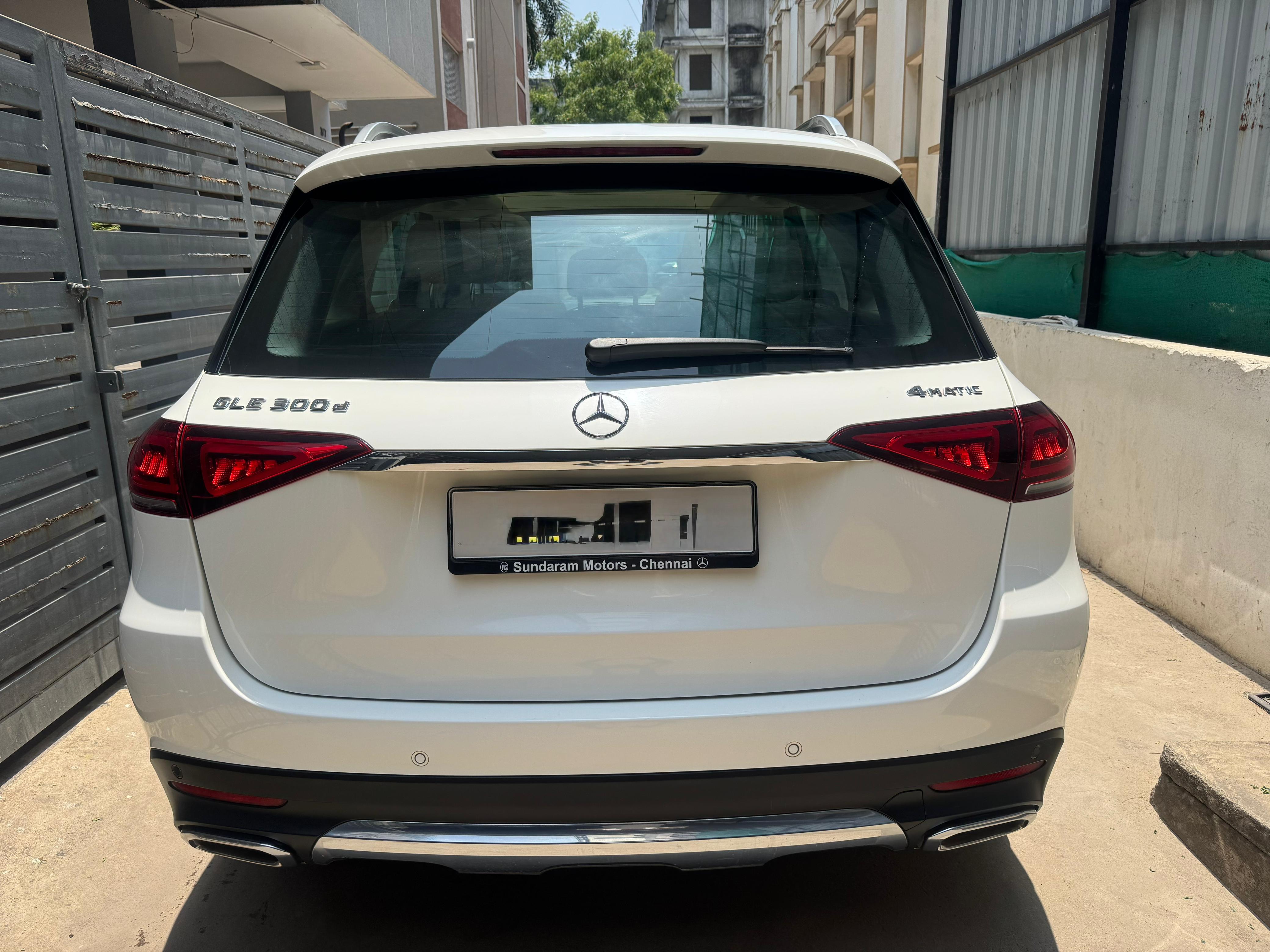 Buy Used Mercedes-Benz GLE 300d 4Matic of 2023 model @ 67,50,000 INR in ...