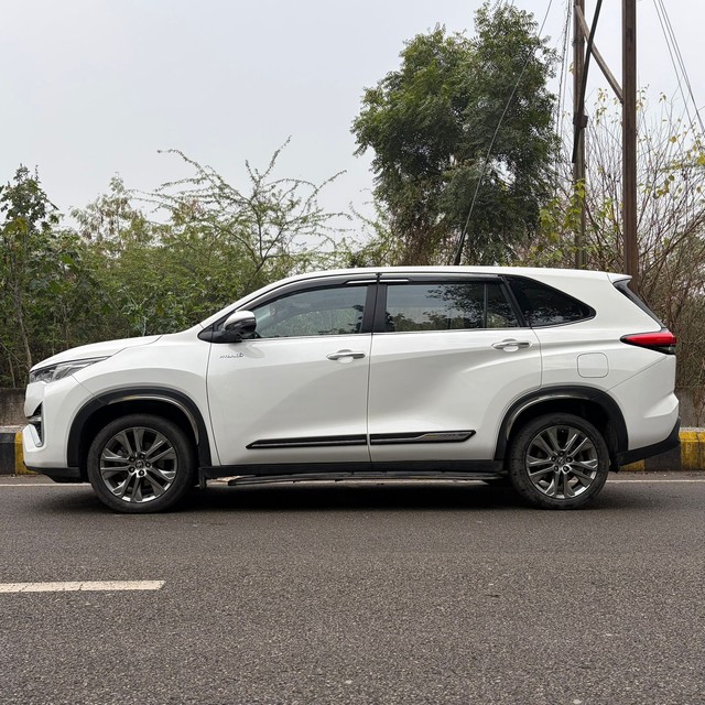 Used 2024 Toyota Innova Hycross 1987 cc Petrol Automatic Car in Noida ...