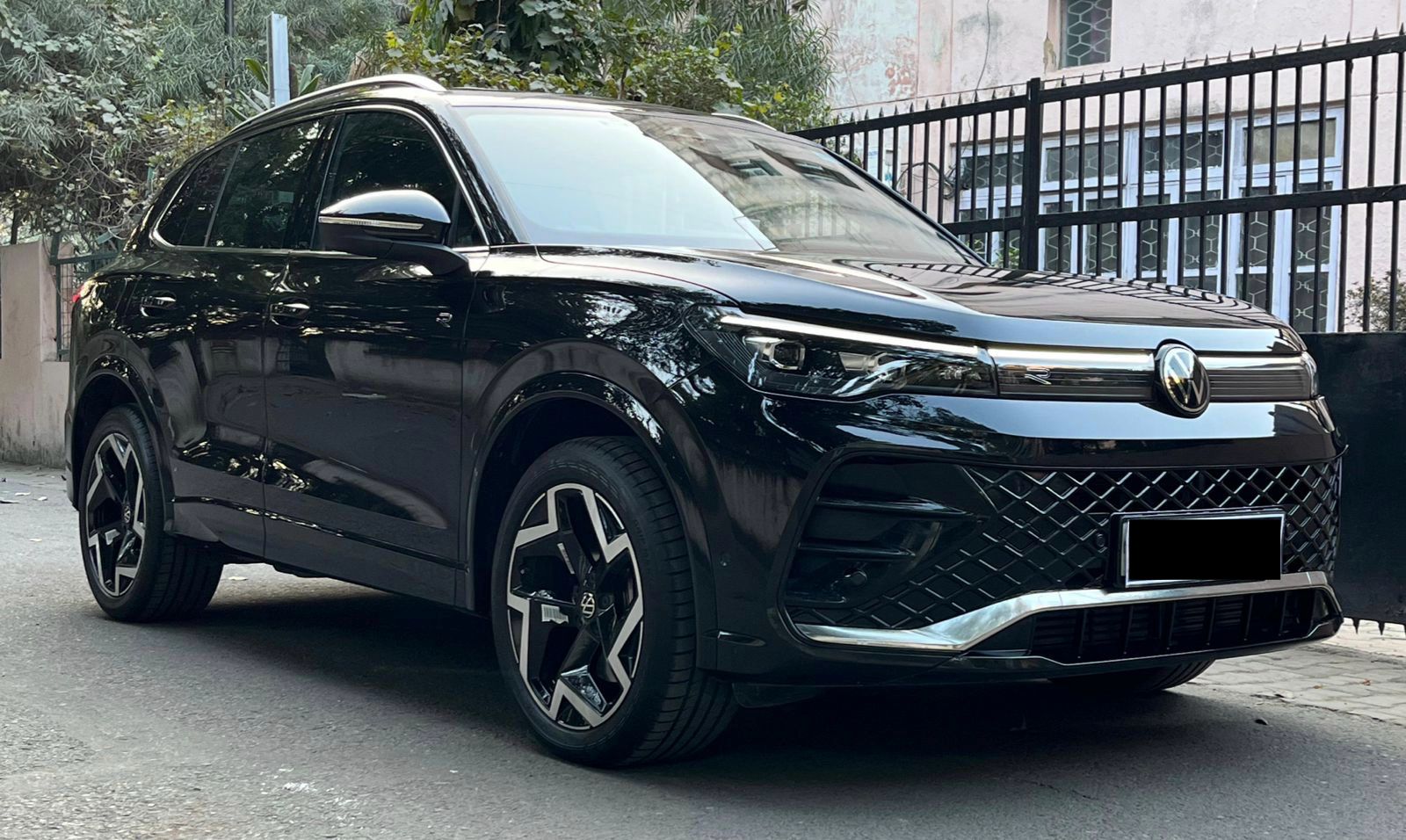 Used 2025 Volkswagen Tiguan R Line 1984 cc Petrol Automatic Car in ...