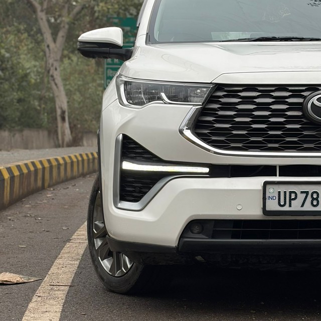 Used 2024 Toyota Innova Hycross 1987 cc Petrol Automatic Car in Noida ...