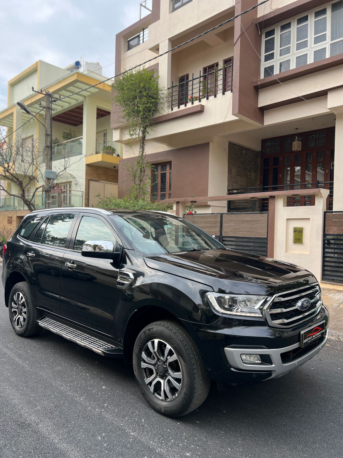 Buy Used Ford Endeavour Titanium Plus 4X2 of 2020 model @ 32,50,000 INR ...