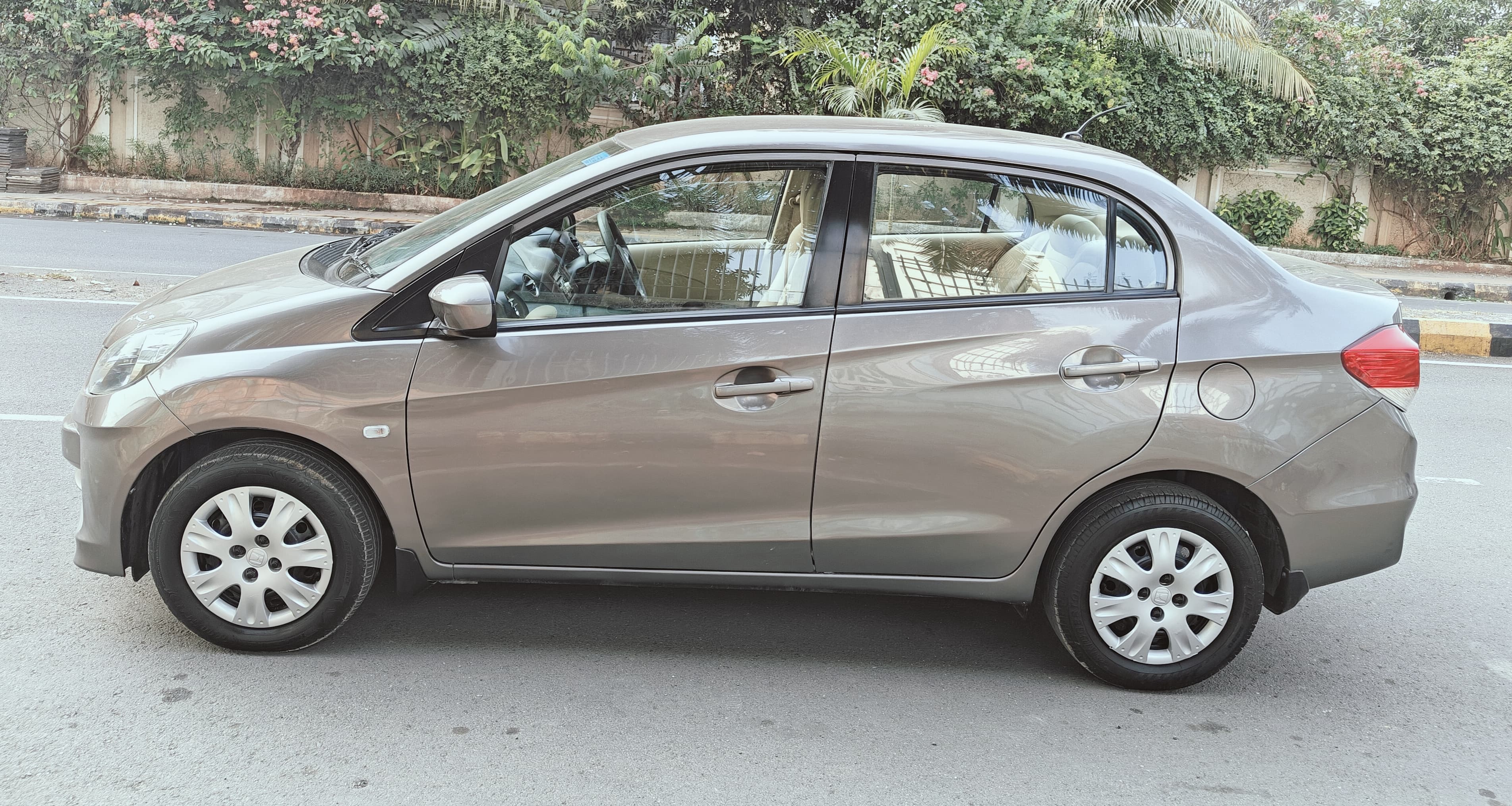 Buy Used Honda Amaze S i-Vtech of 2013 model @ 3,35,000 INR in Navi ...