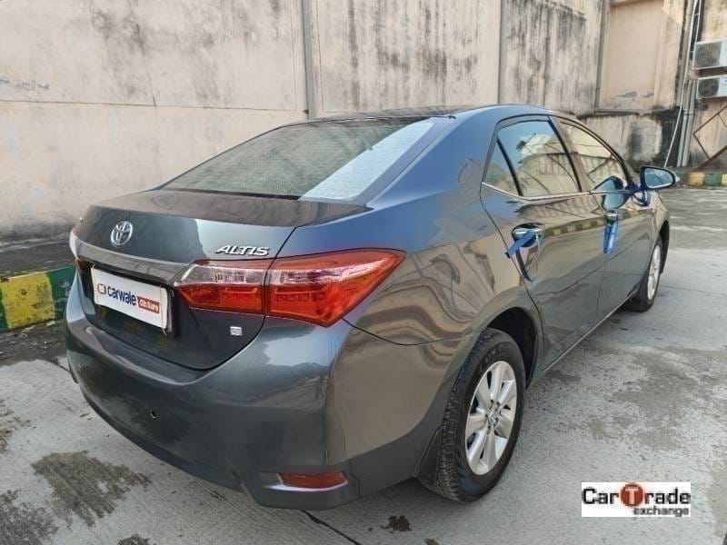 Buy Used Toyota Corolla Altis G AT of 2015 model @ 5,65,000 INR in ...
