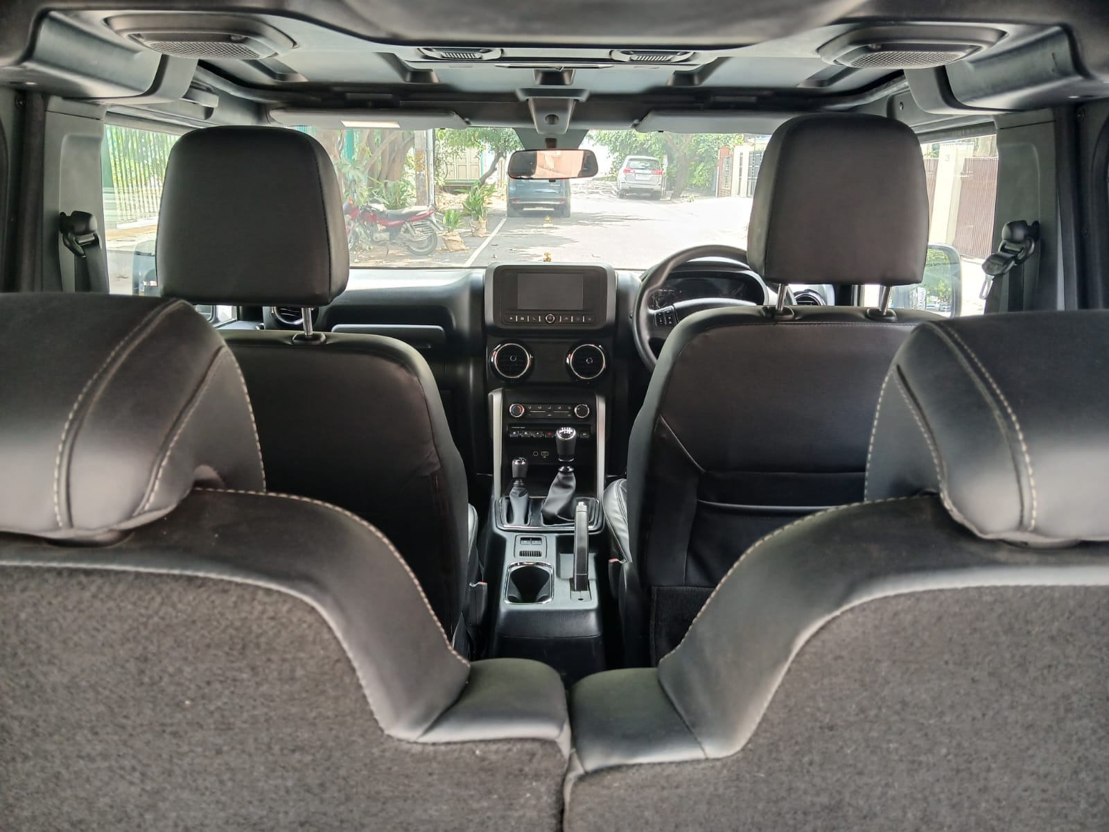 Buy Used Mahindra Thar LX Convert Top Diesel of 2024 model @ 15,99,000 ...